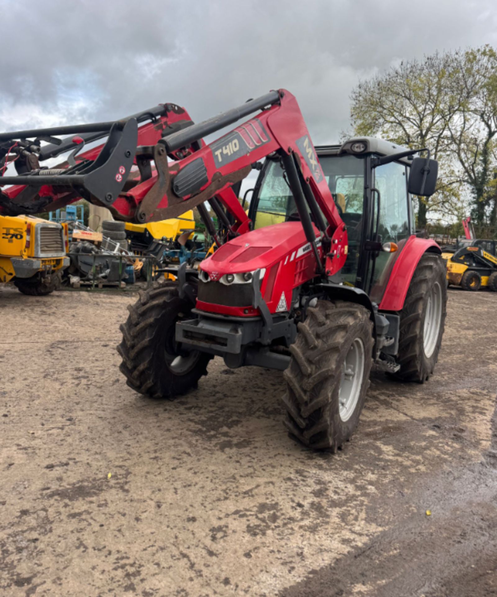 Massey Ferguson 5610 Tractor with LoaderMachine Details:Make: Massey ...