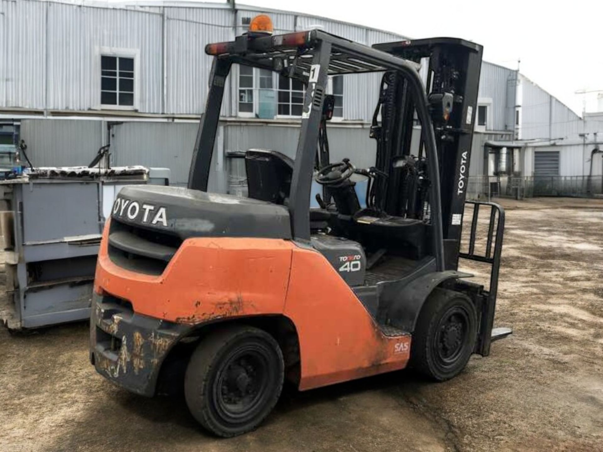 Toyota 40-8FD35N Diesel ForkliftStarts, Drives, appears to be in good ...