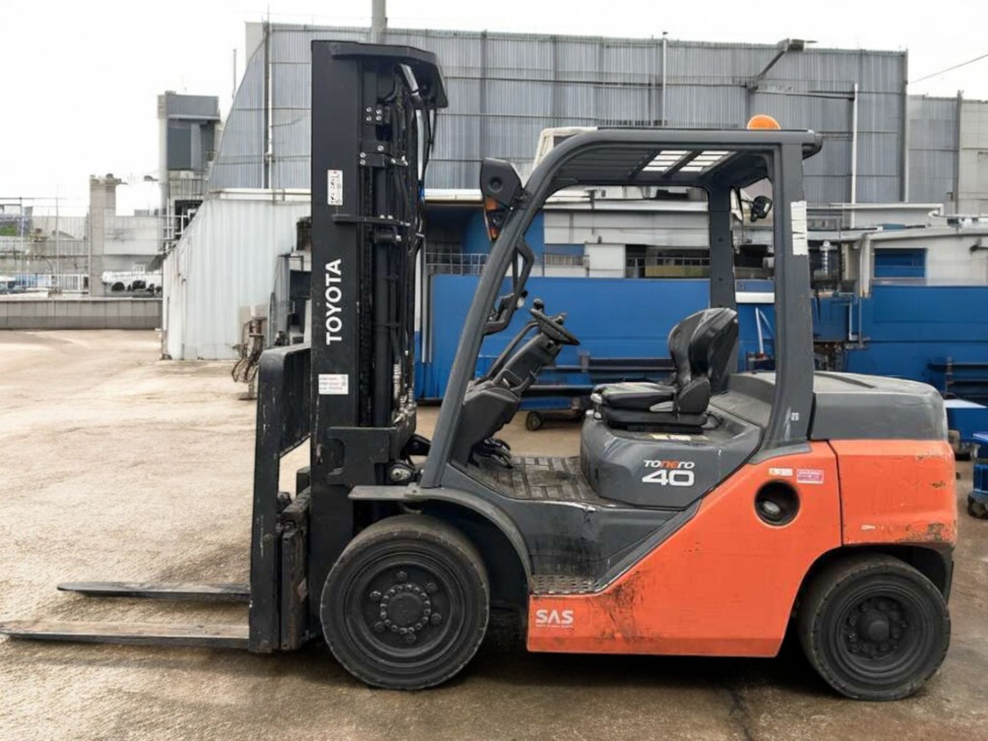 Toyota 40-8FD35N Diesel ForkliftStarts, Drives, appears to be in good ...