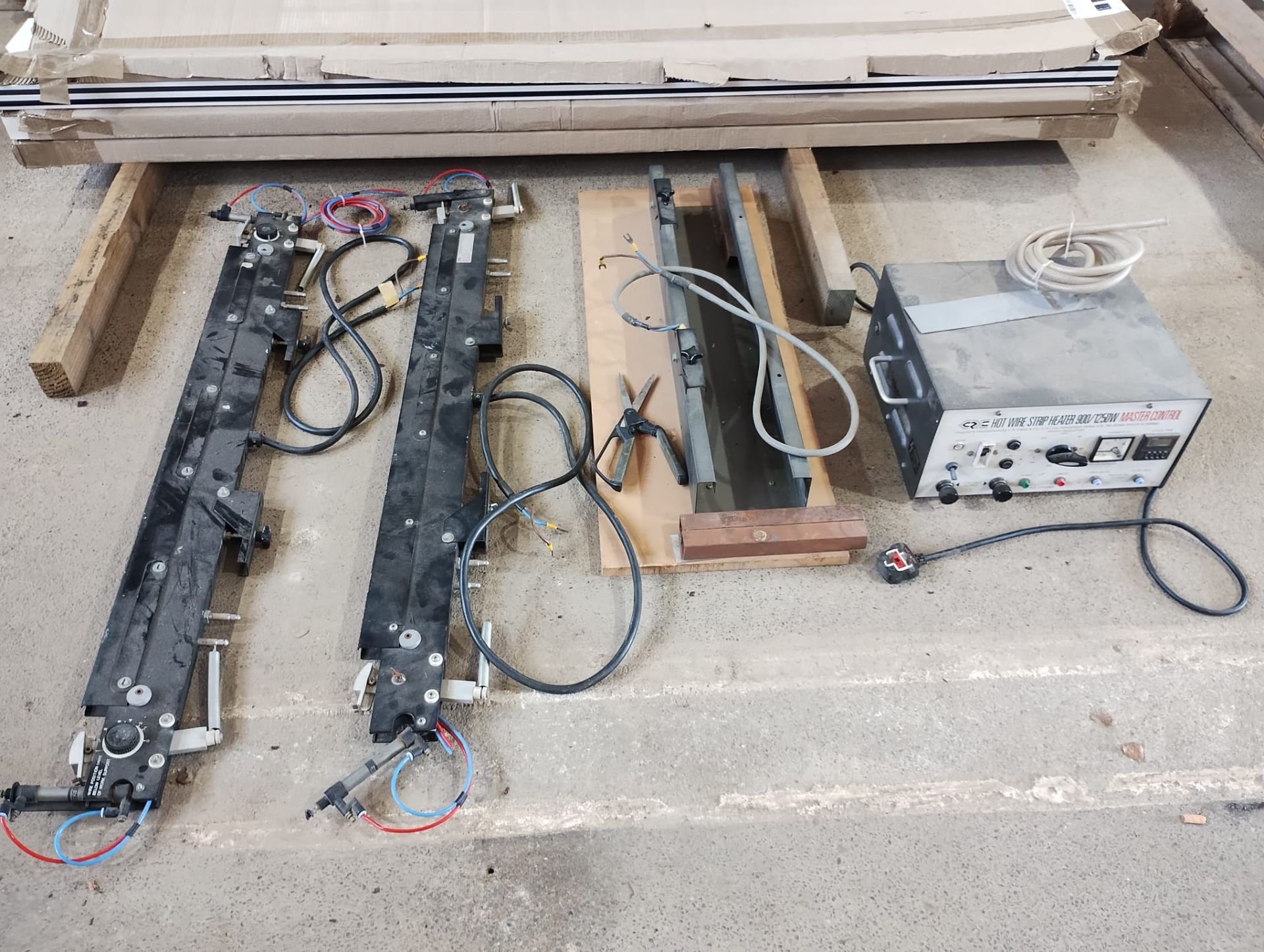 CR Clarke Hot Wire Strip Heater Set Up 900-1250w - everything you ...