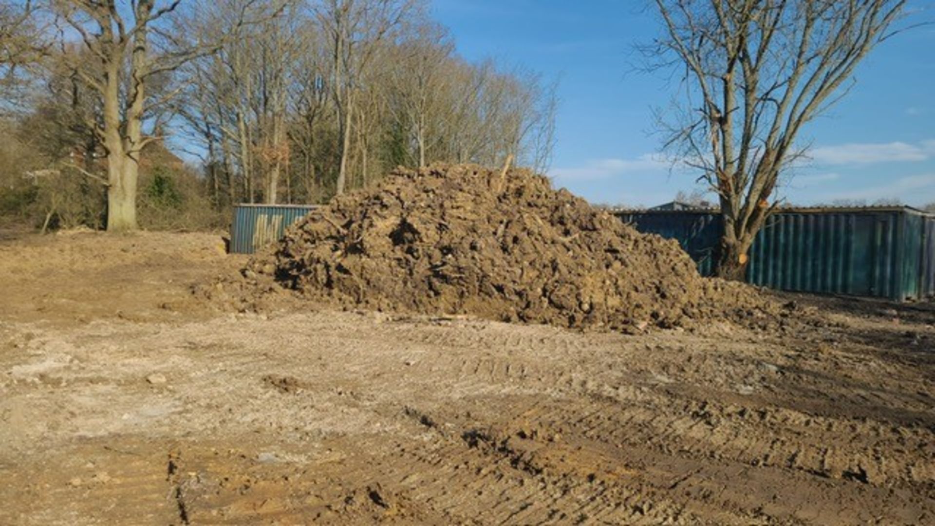 Located in kent have a digger on site so can load 100 ton of soil (have ...
