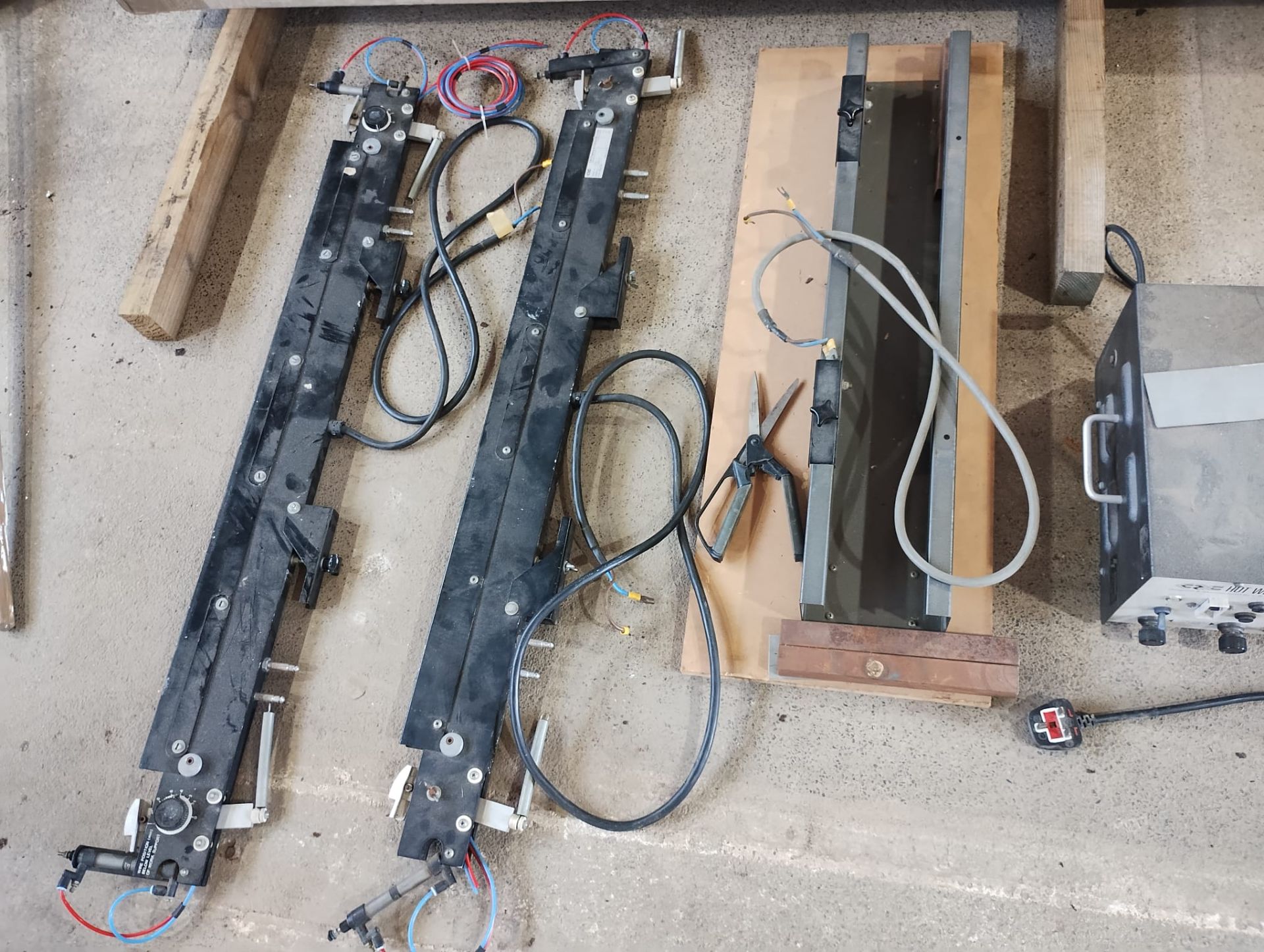CR Clarke Hot Wire Strip Heater Set Up 900-1250w - everything you ...