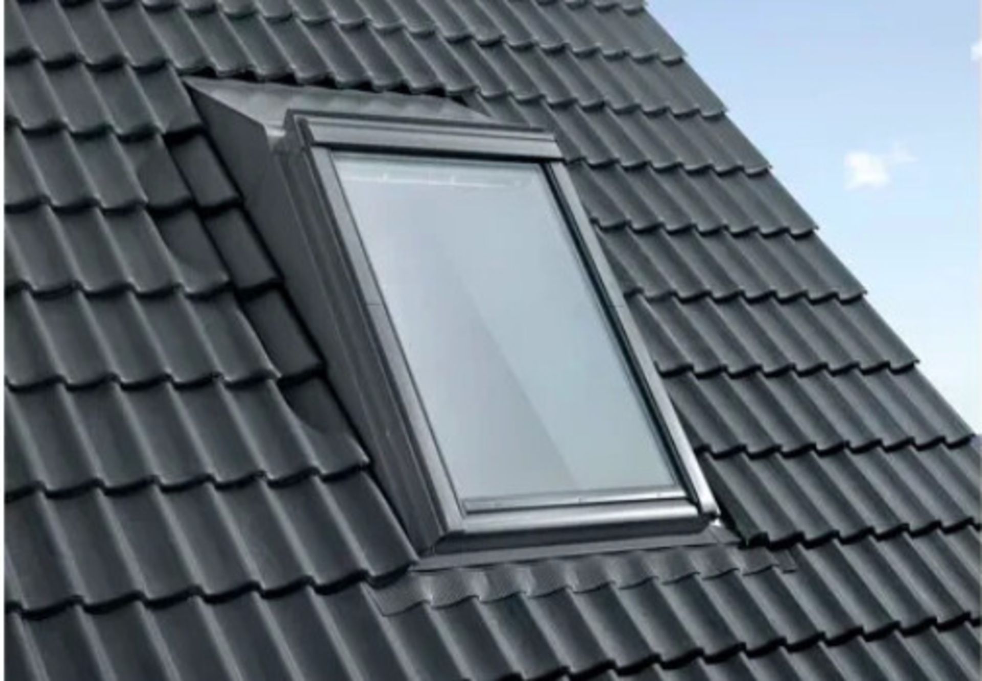 The VELUX EAX MK04 6000P1 Insulation Element is designed to improve the ...