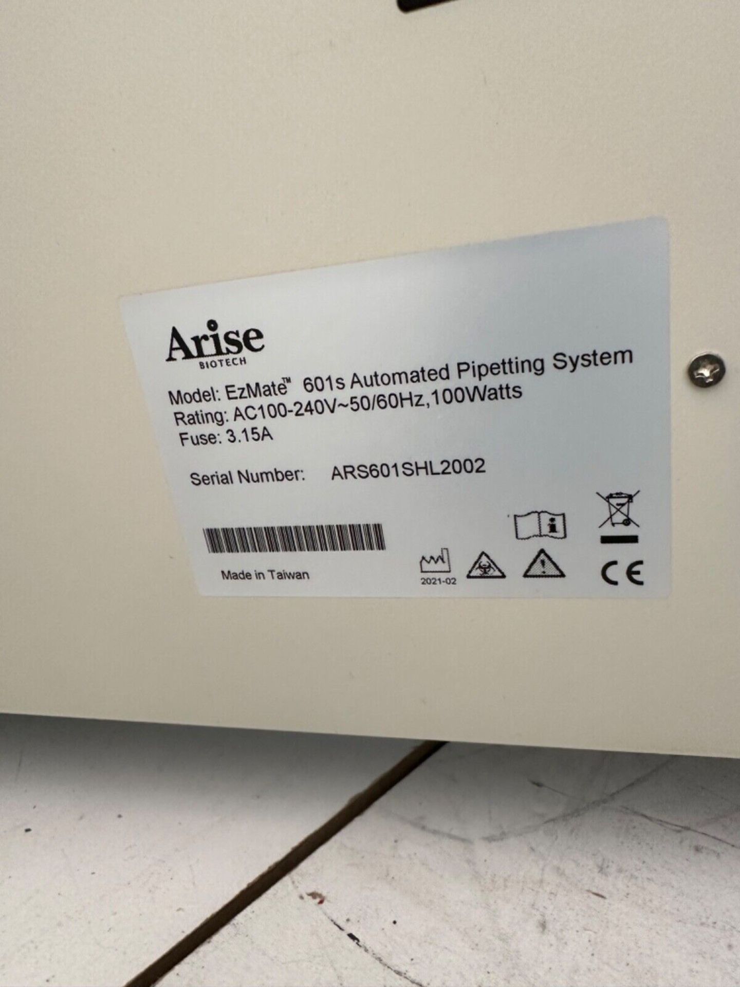 Arise Biotech EzMate 601s Automated Pipetting System The unit powers up ...