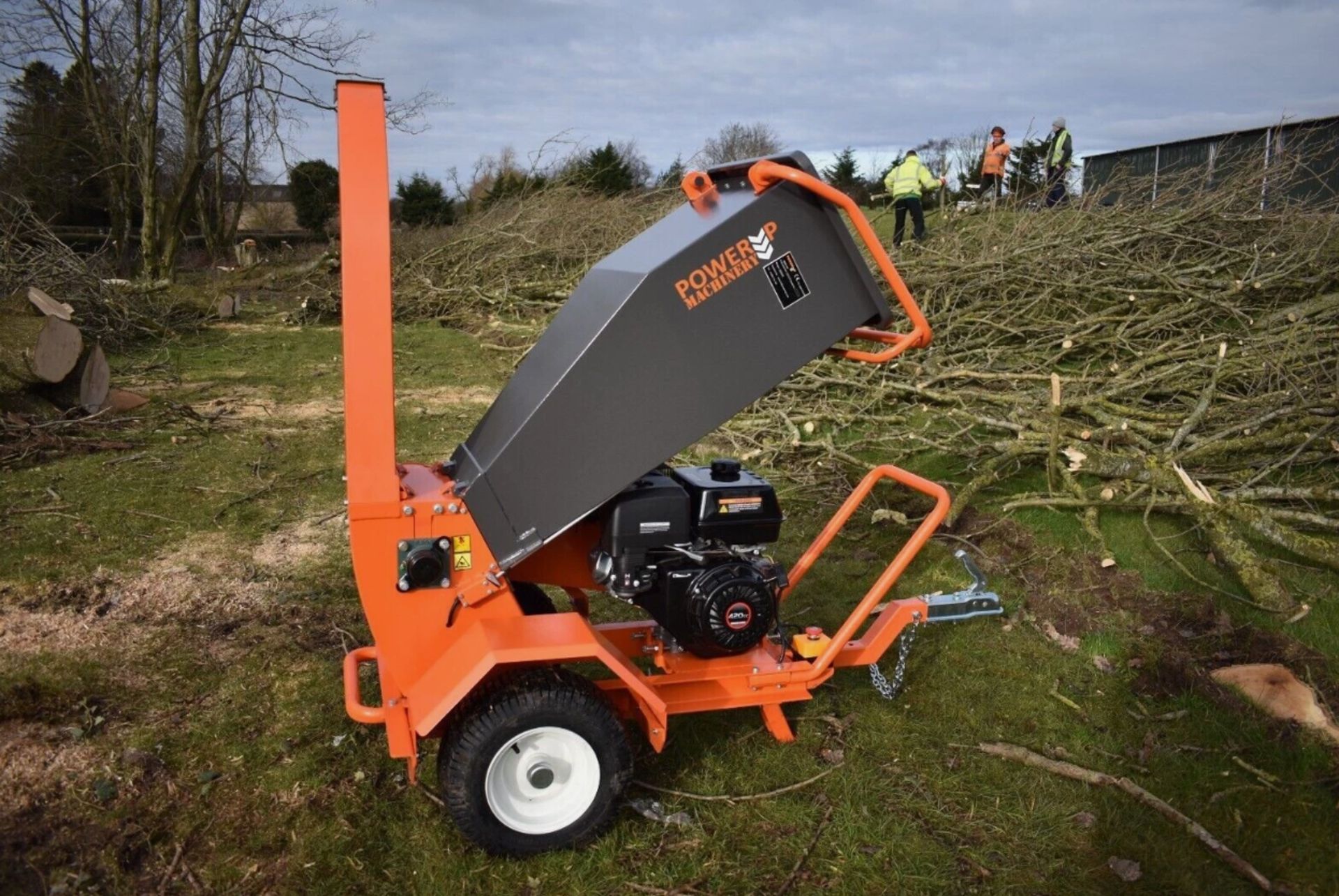 15HP Towable Wood Chipper – 3.5" CapacityHeavy-duty petrol wood chipper ...