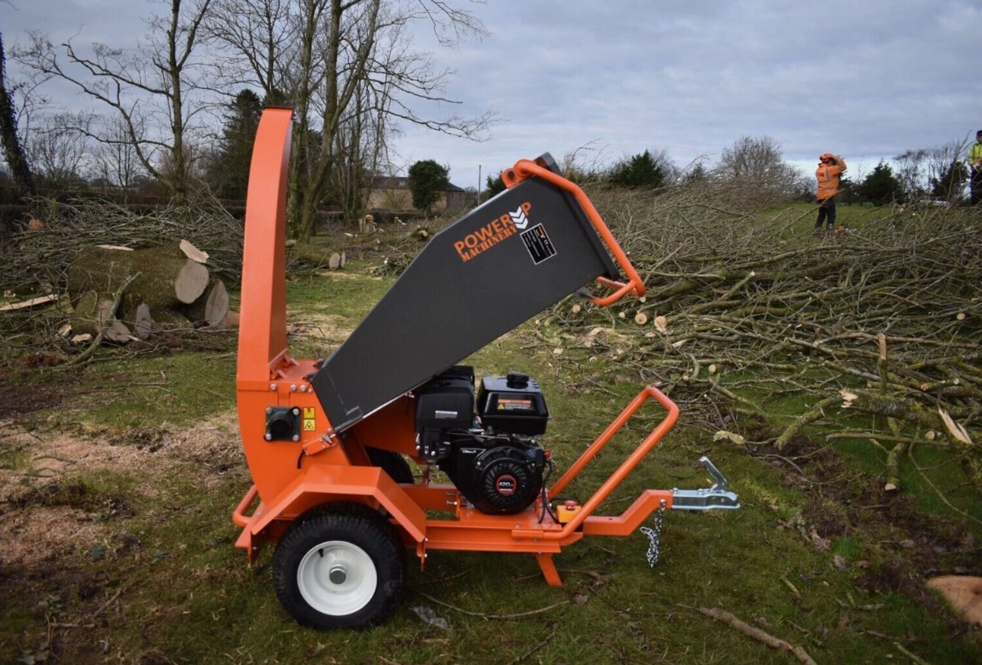 15HP Towable Wood Chipper – 3.5" CapacityHeavy-duty petrol wood chipper ...