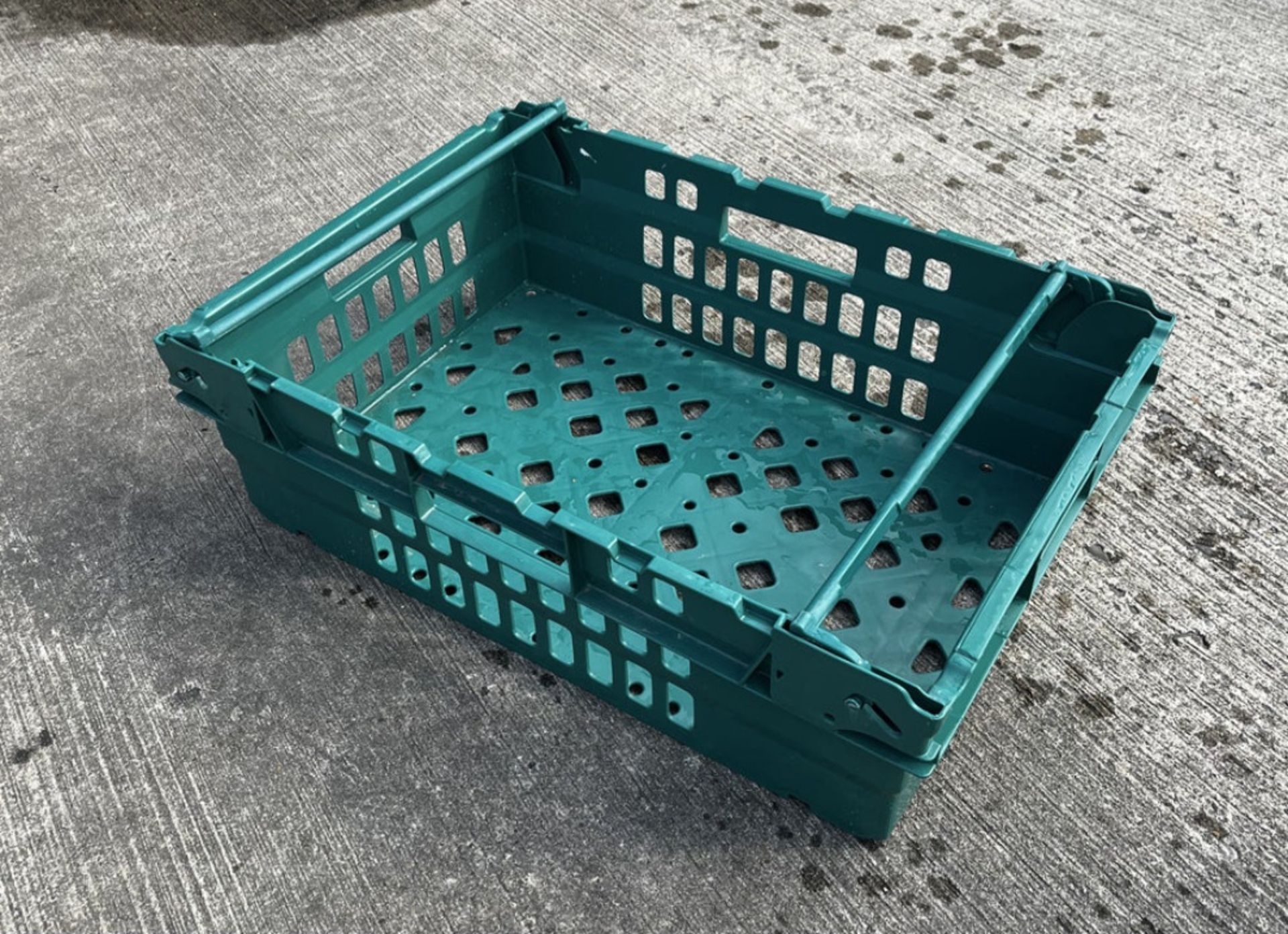 NO VAT - 10 X DEEP BAIL ARM CRATES.Used but all in excellent, working ...