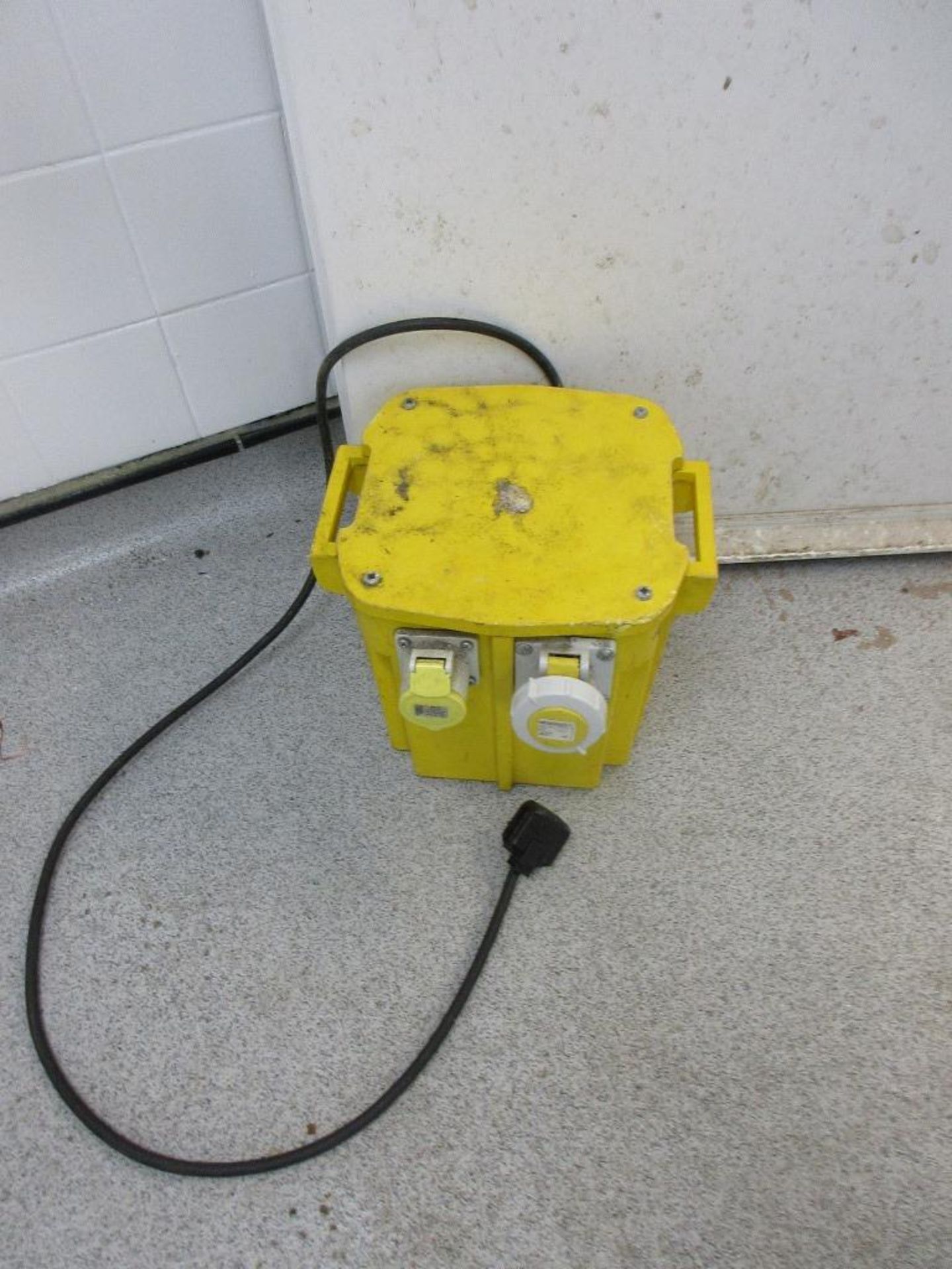 Carrol twin outlet transformer 4kva, extension leads 110v, 1 x single ...