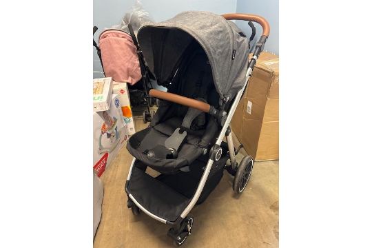 Cuggi deluxe pushchair complete with car seat adapter all ex shop good ...