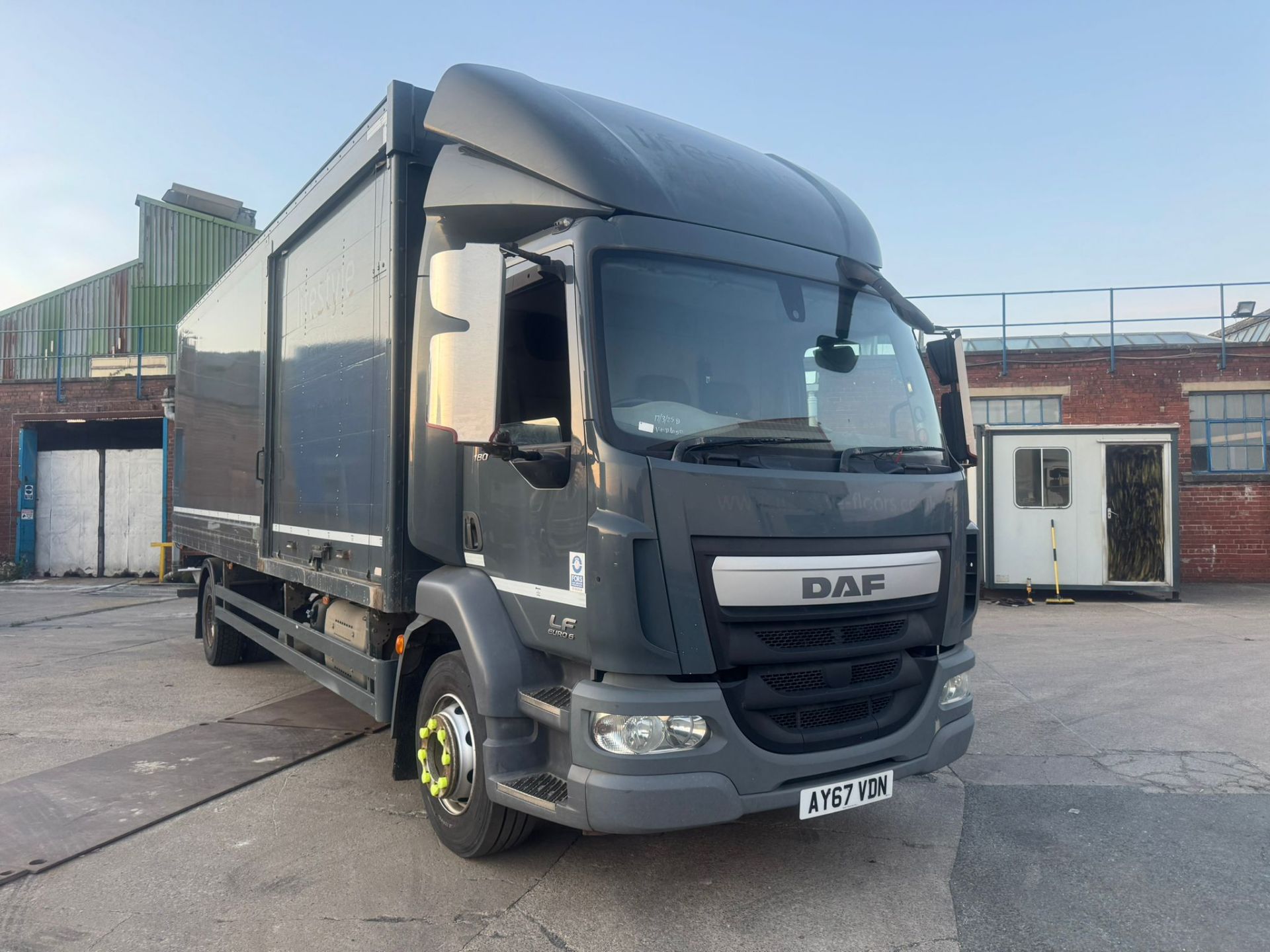 DAF LF Box lorry with additional side door, 4500CC, 16,000kg ...