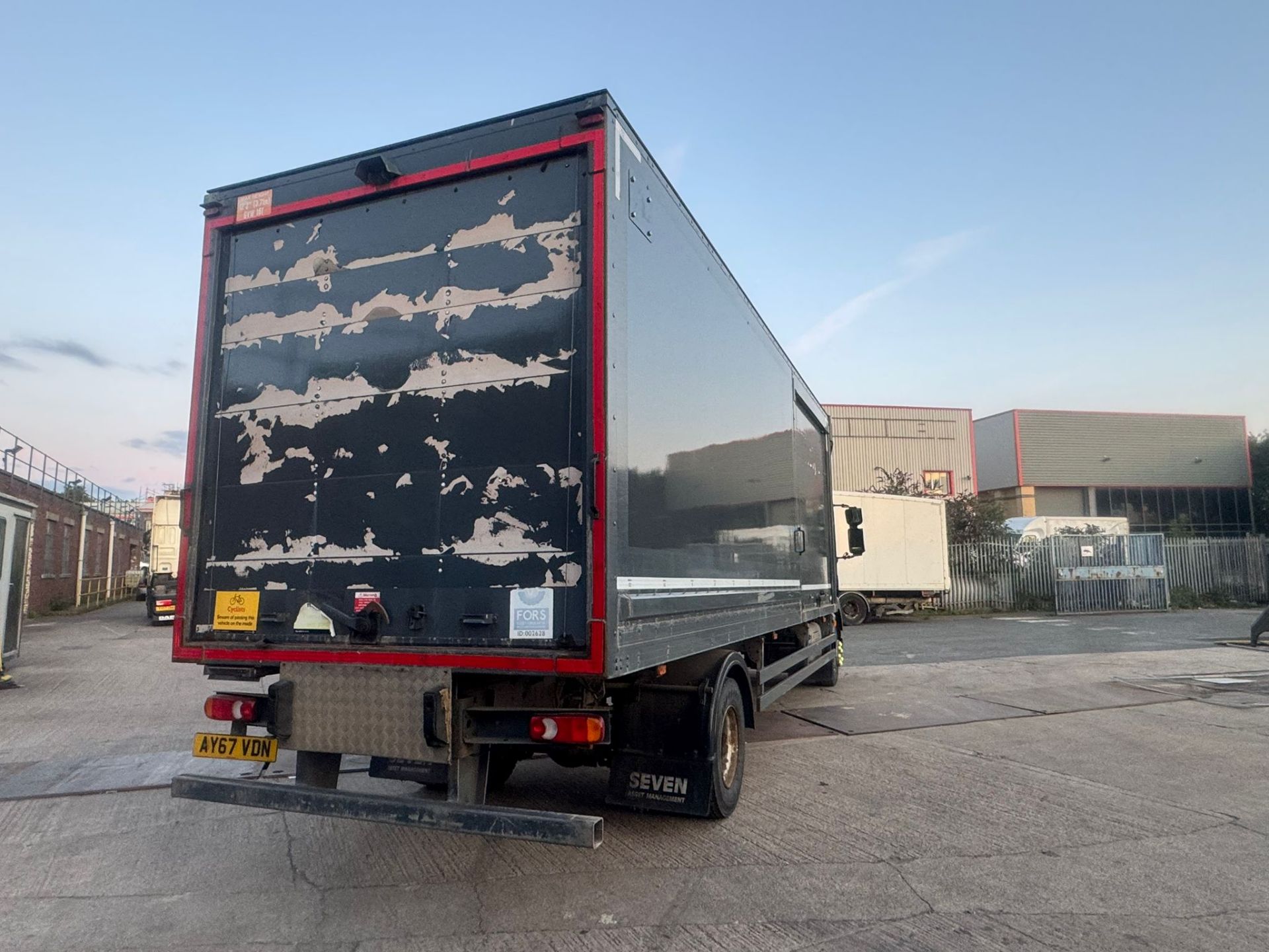 DAF LF Box lorry with additional side door, 4500CC, 16,000kg ...