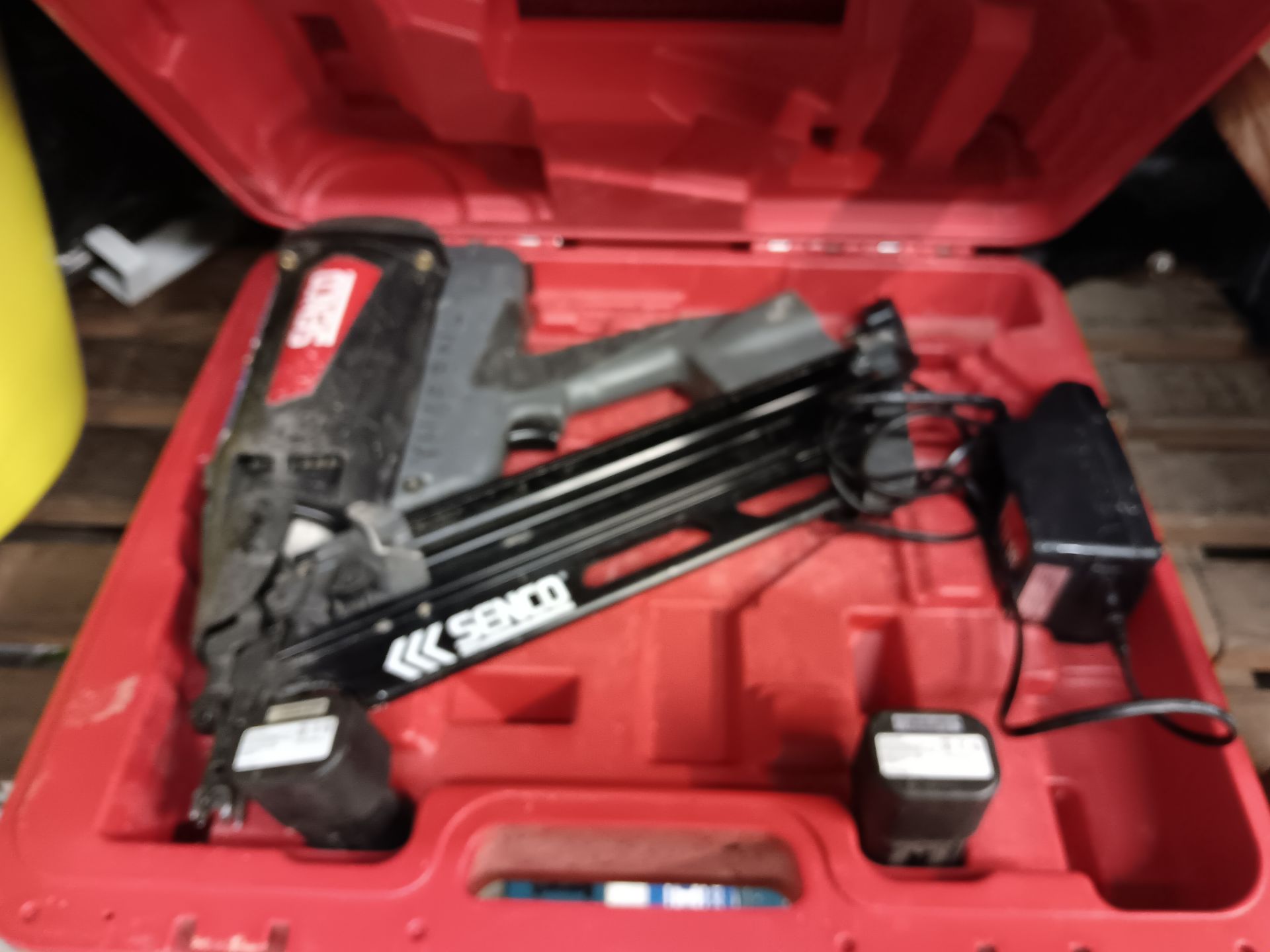 Senco SGT90i battery operated nail gun