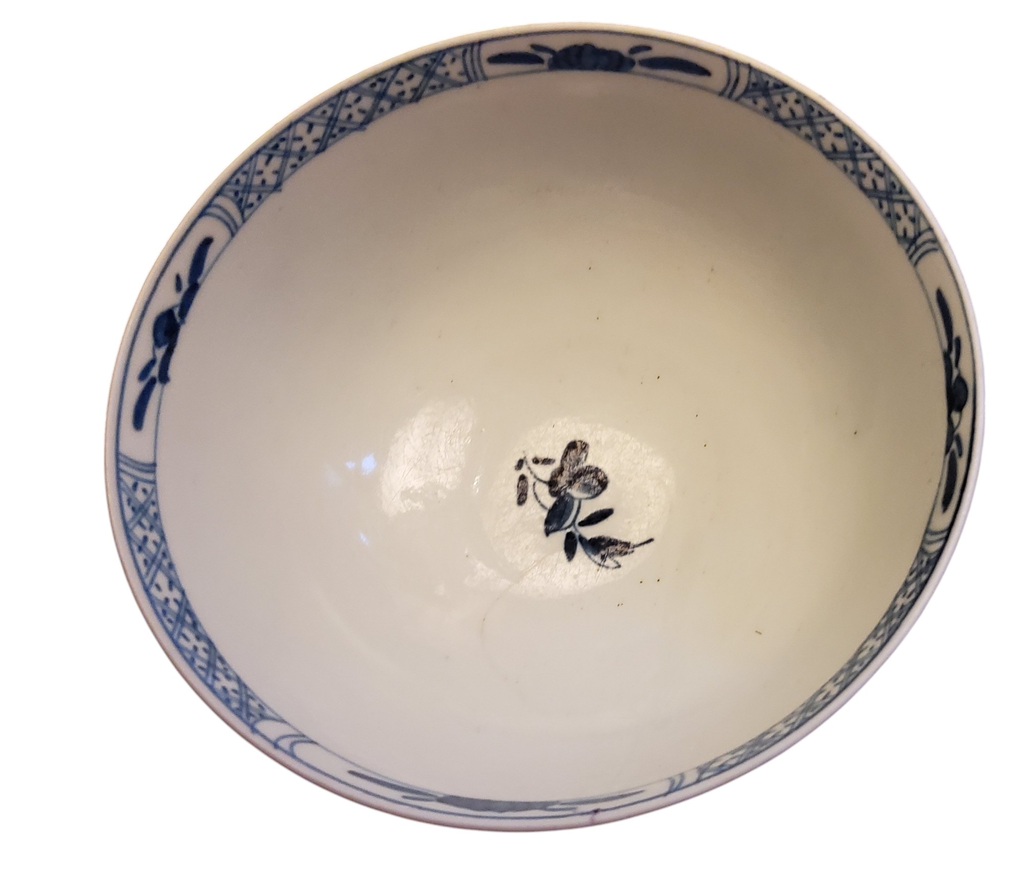 A Worcester Warbler pattern slop bowl, painted in underglaze blue, the ...