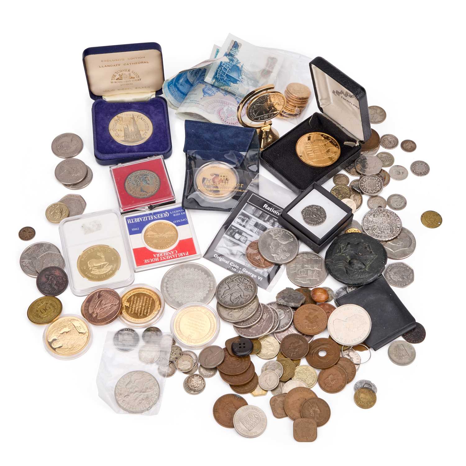 A MIXED LOT OF COINS INCLUDING SILVER (Qty)