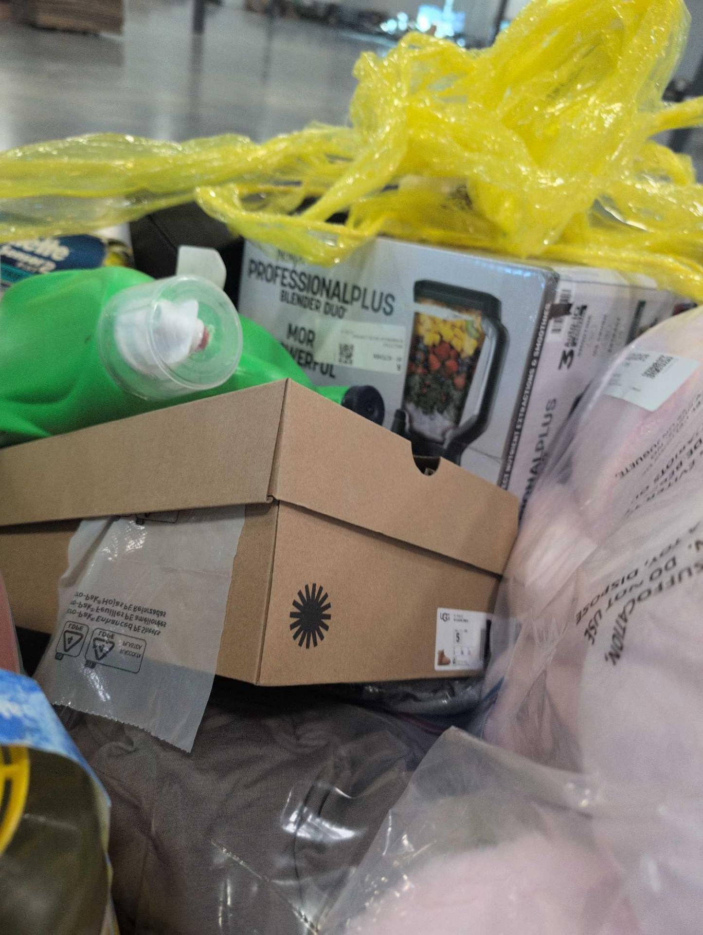 mega big box in a box, sorels, ninja professional plus, Gillette razors ...