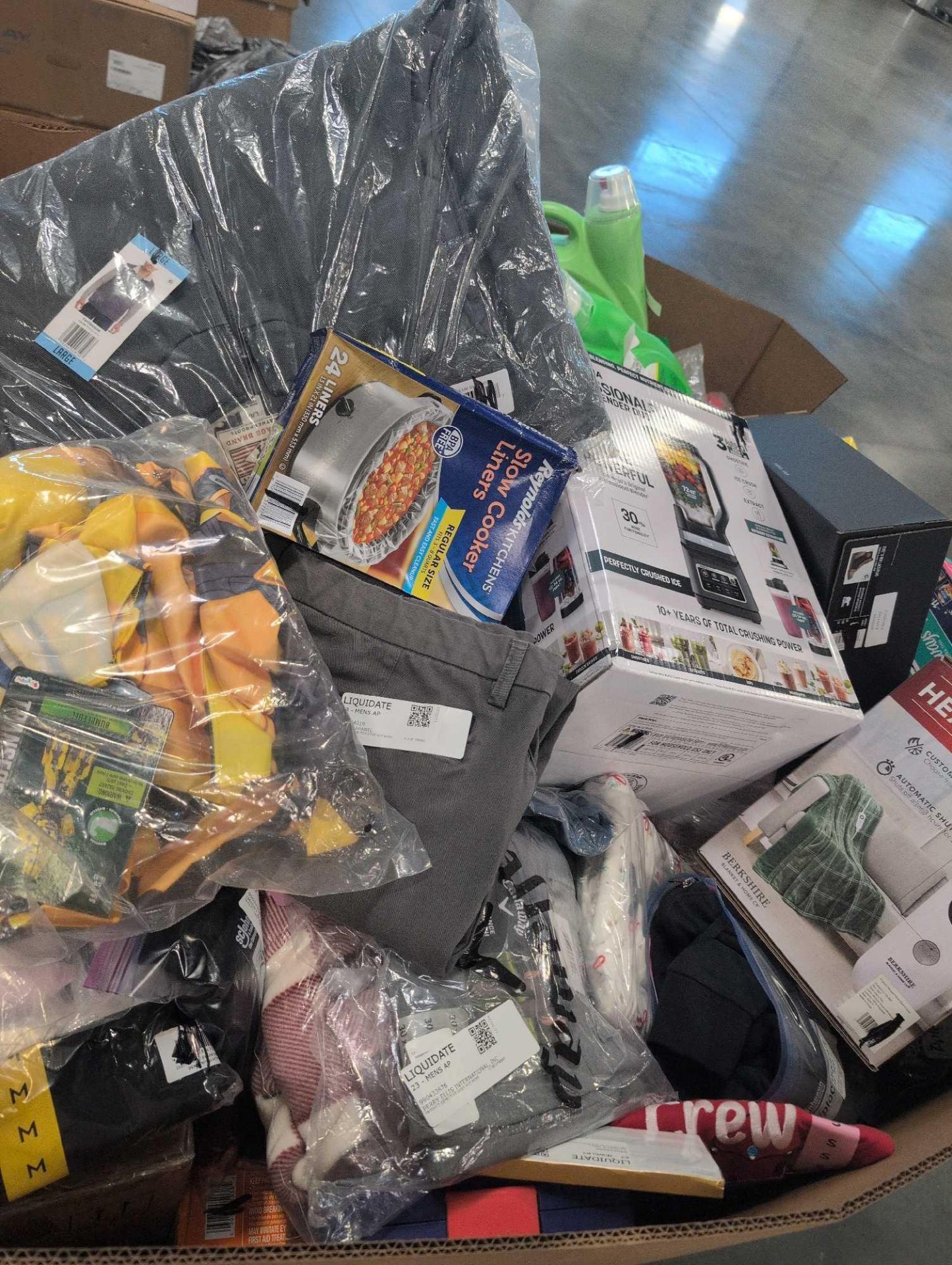 mega big box in a box, sorels, ninja professional plus, Gillette razors ...