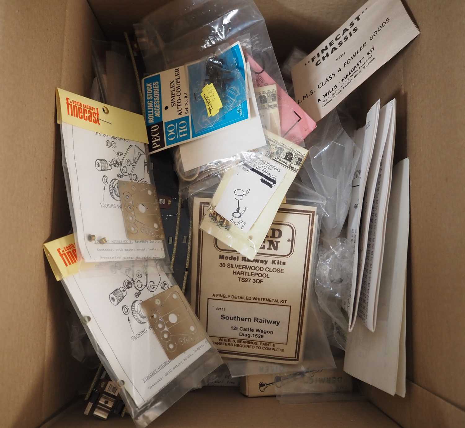 A very large selection of OO gauge kits and accessories by AIRFIX ...