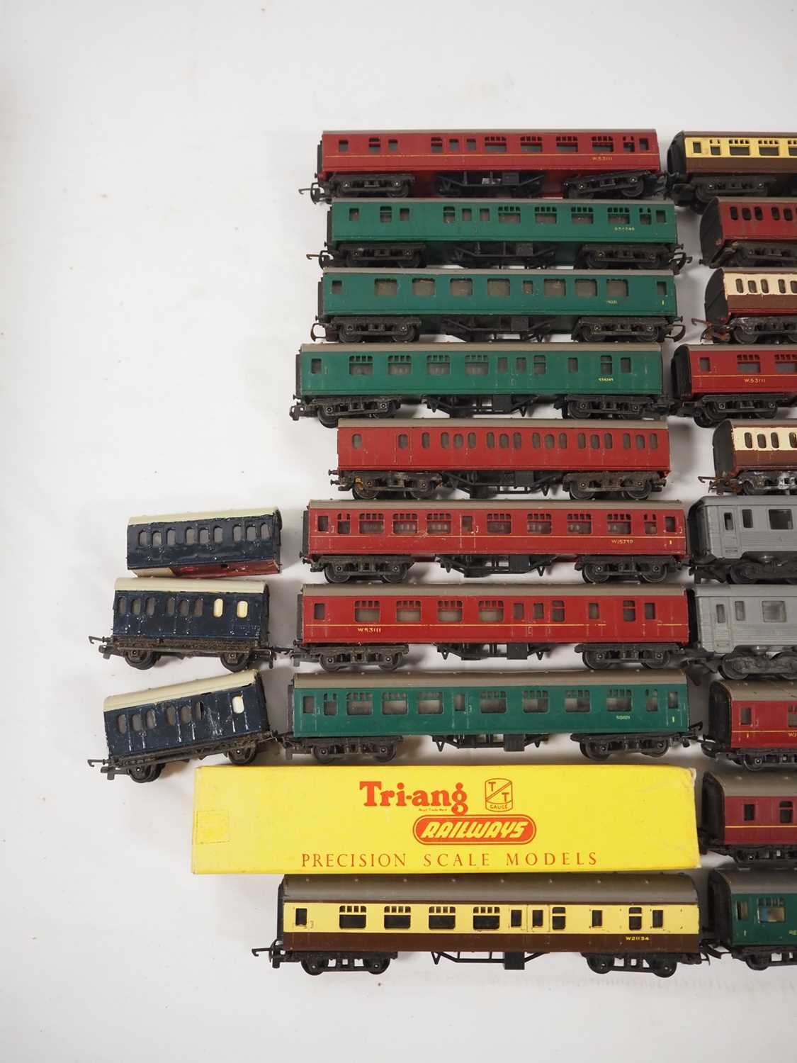 TRI-ANG - A large quantity of mostly unboxed TT gauge passenger coaches ...