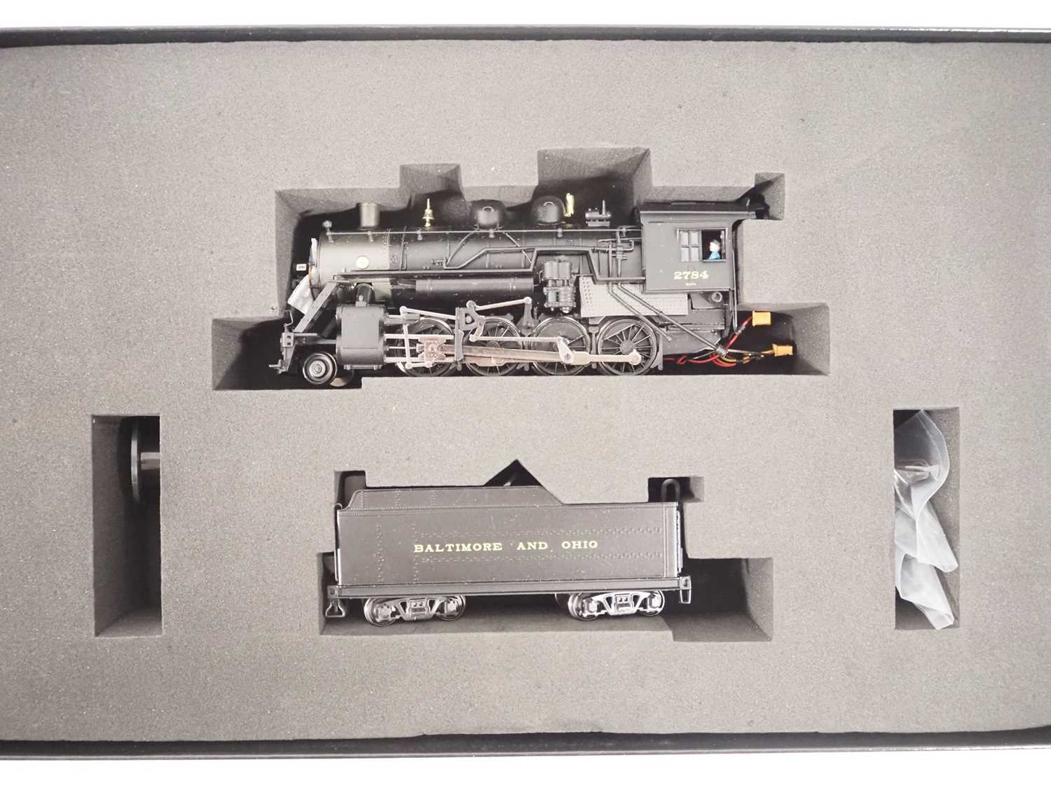 SPECTRUM - A pair of HO gauge American outline locos comprising a ...