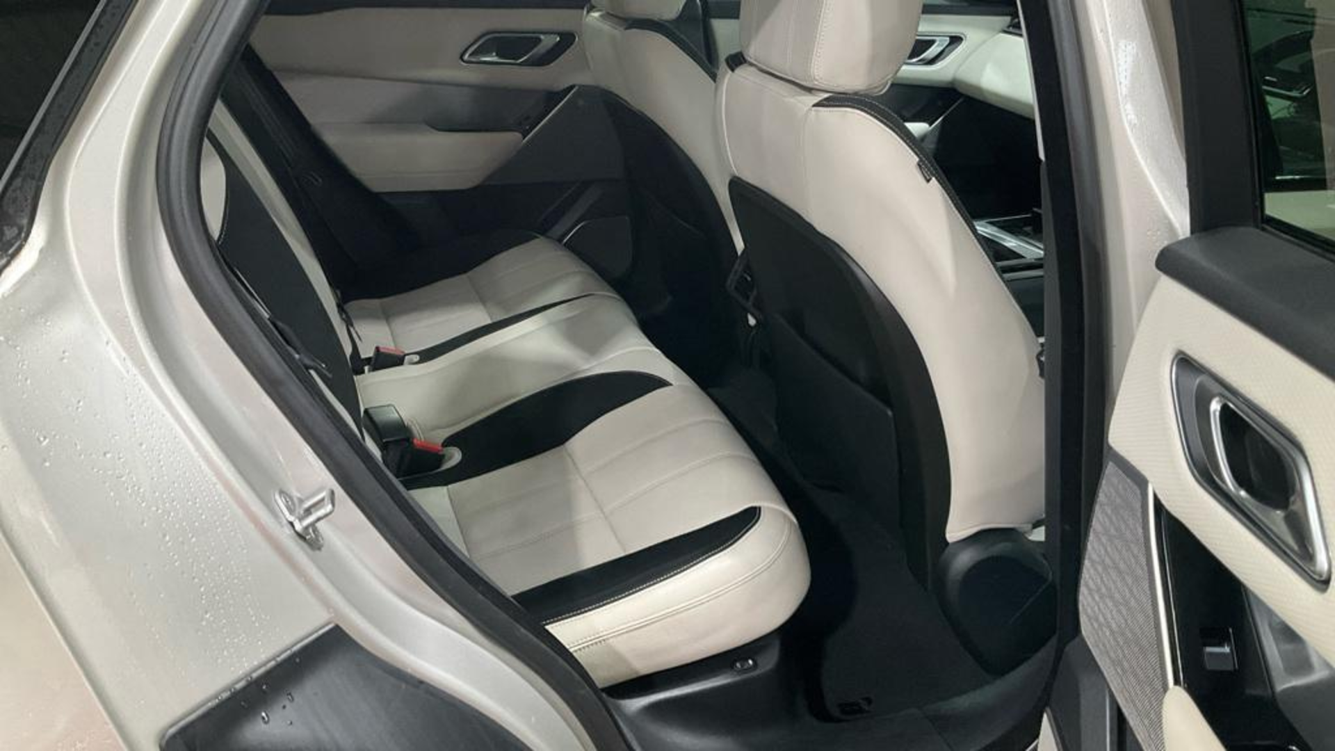 Range Rover Velar 2.0 D240 R-Dynamic SE 2018 Model Satelite Navigation ...