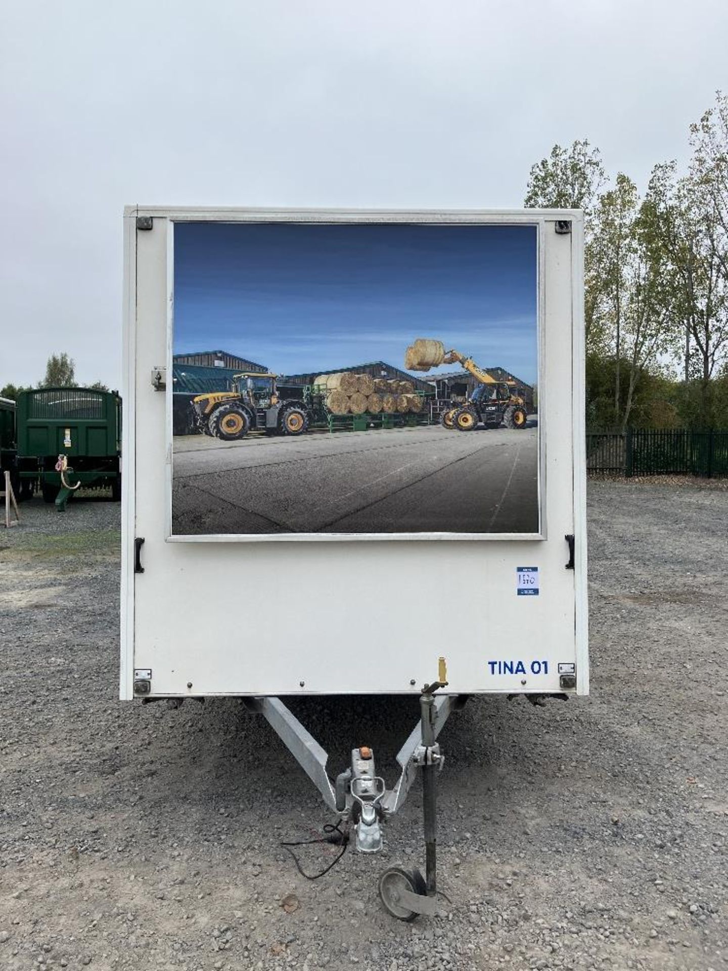 Lynton Trailers Twin Axle 18' Exhibition Box Trailer Capacity ...
