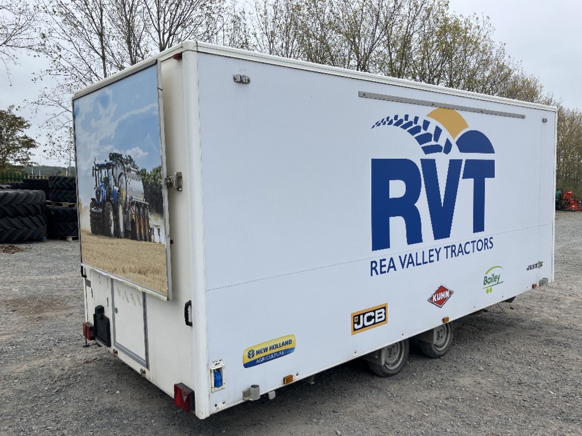 Lynton Trailers Twin Axle 18' Exhibition Box Trailer Capacity ...