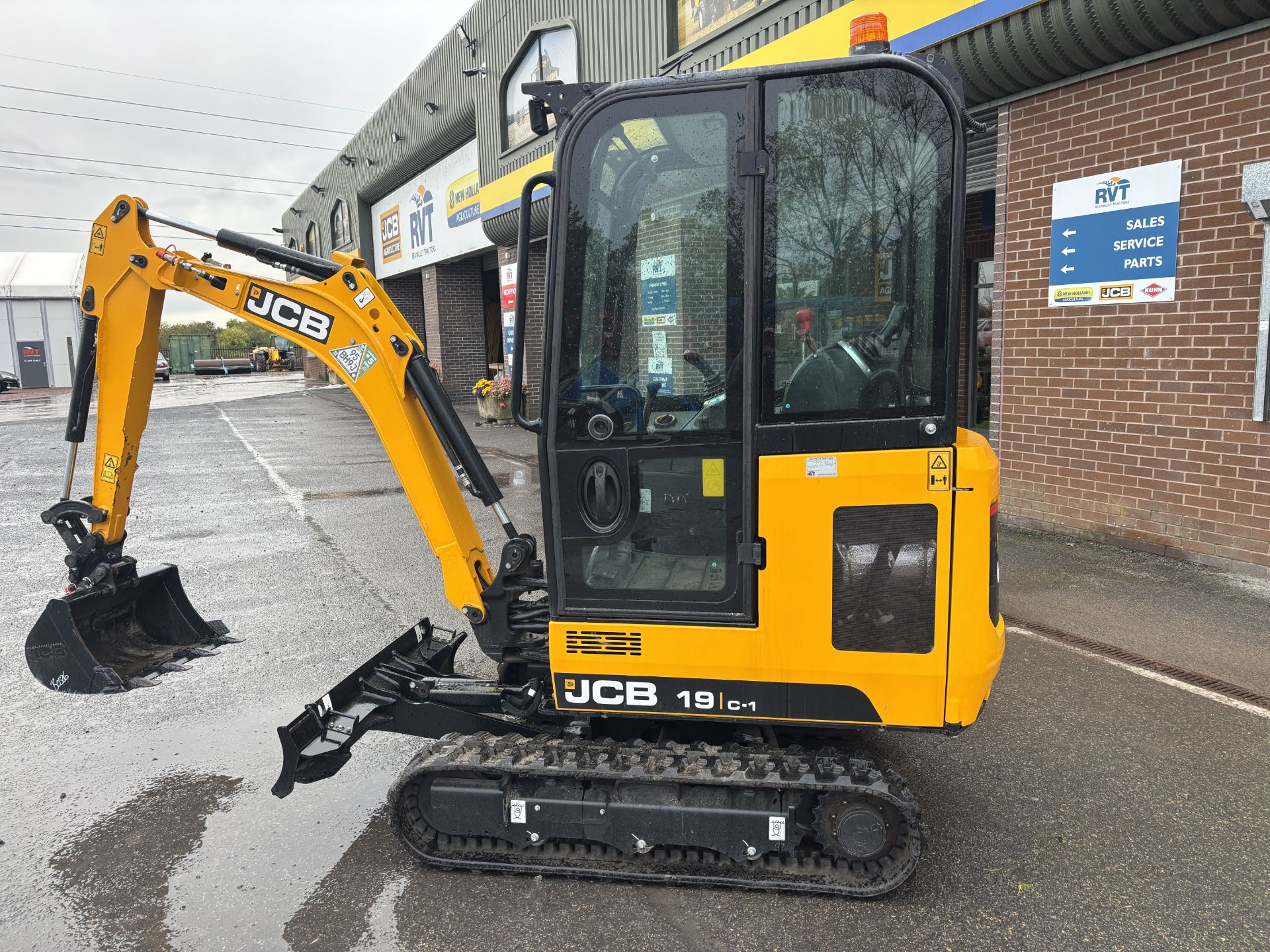 JCB 19 C-1 Mini ExcavatorCapacity: 1.9 tonnesSerial No ...