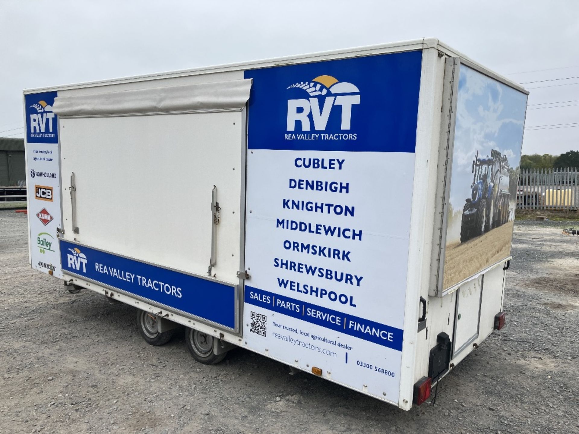 Lynton Trailers Twin Axle 18' Exhibition Box Trailer Capacity ...