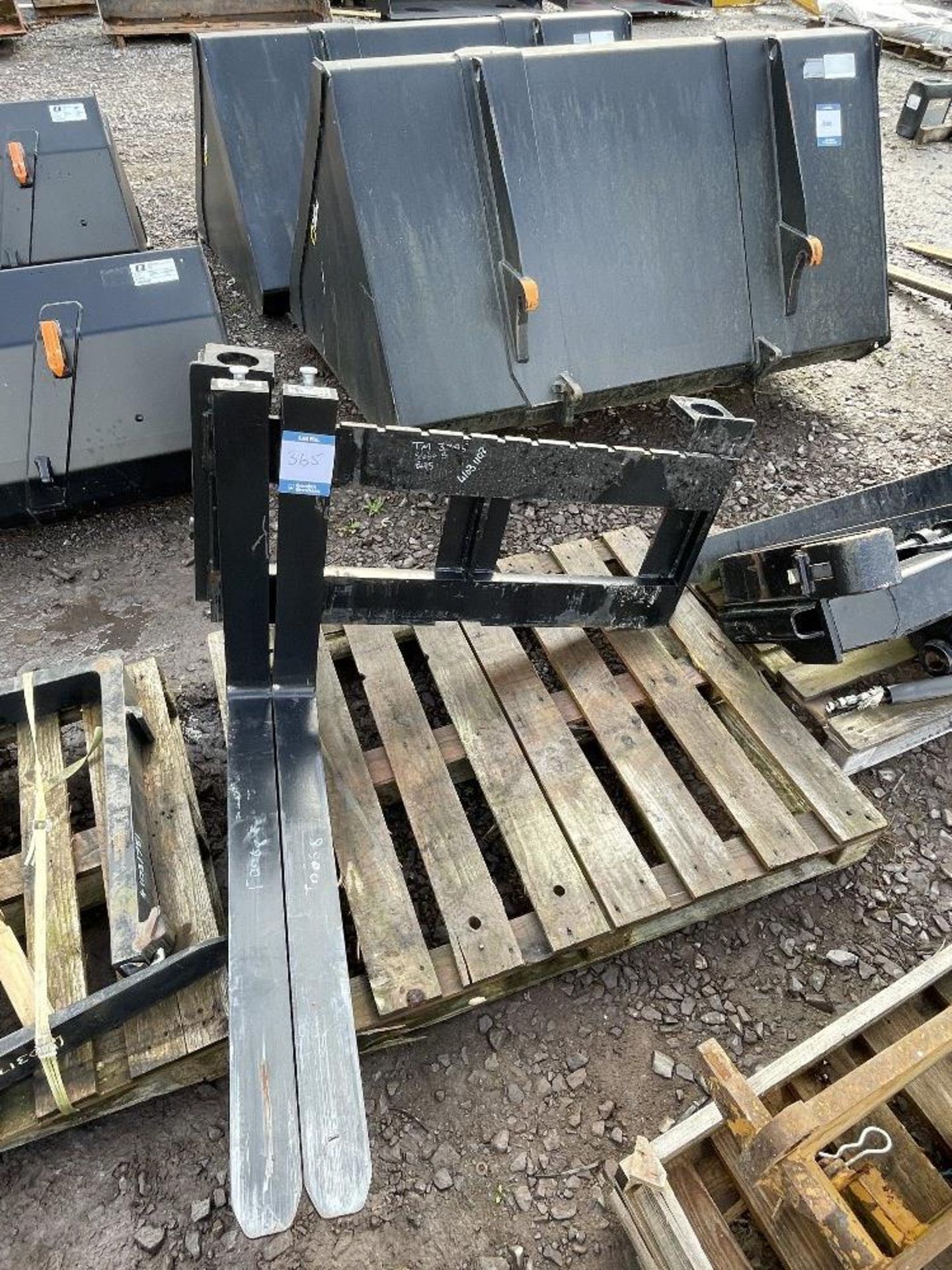 JCB 335B0238 Headstock Attachment With (2) JCB ForksHeadstock Serial ...
