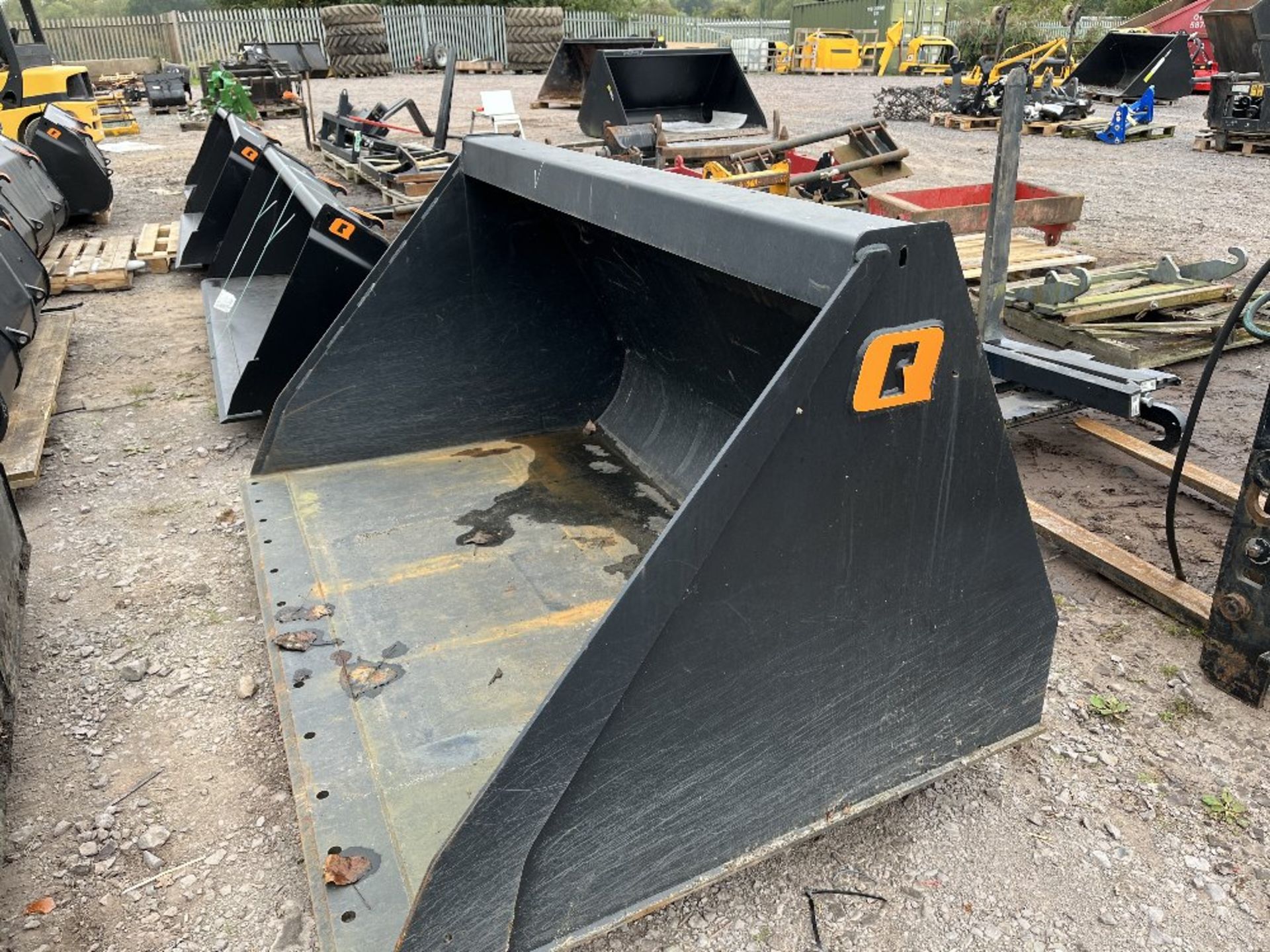 ALO AB Quicke 220 GXL BucketSerial No: 116213080231Width: 2.1mBolt on ...
