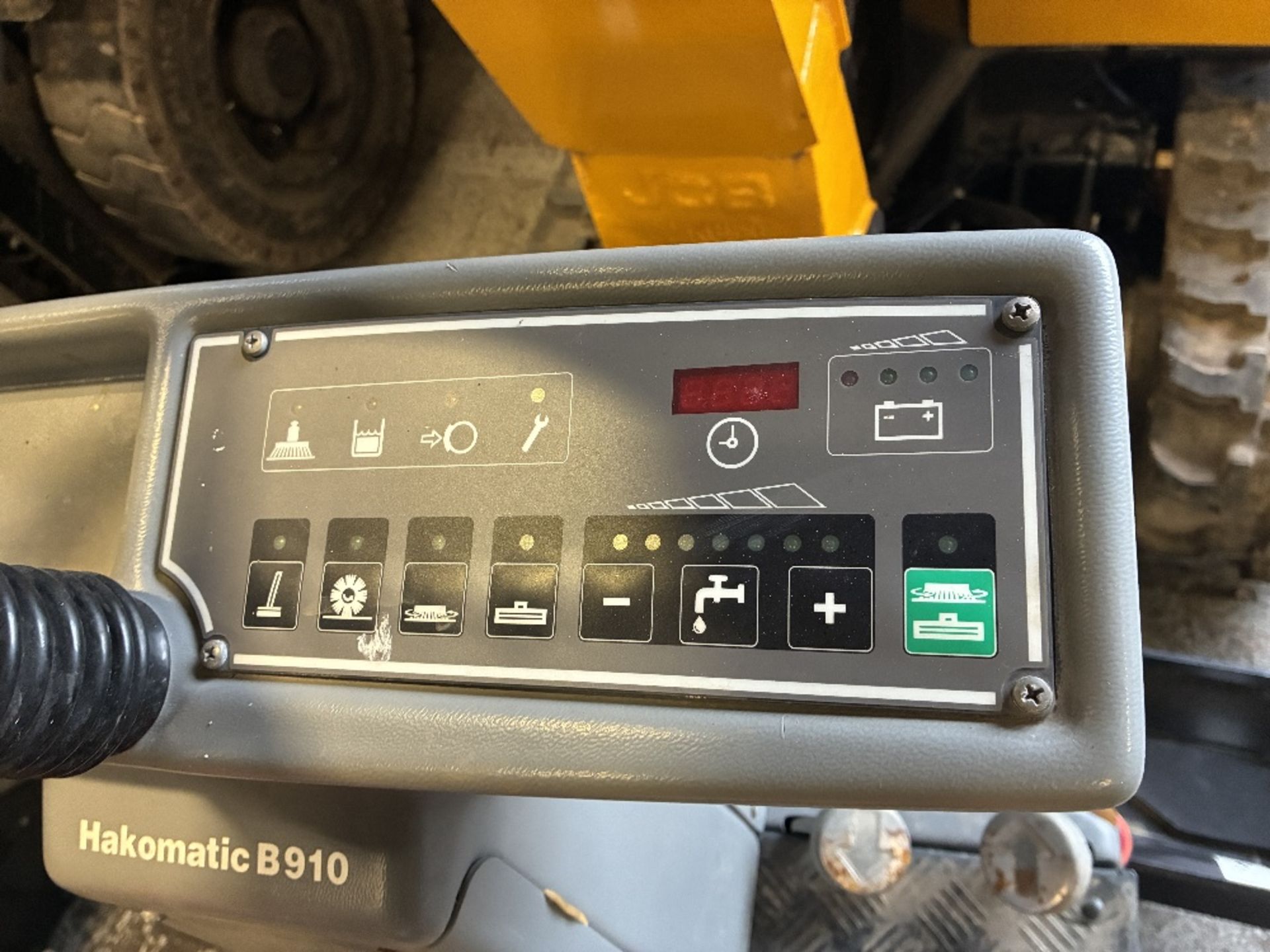 Haka Hakomatic B910 Ride-On Floor Cleaner