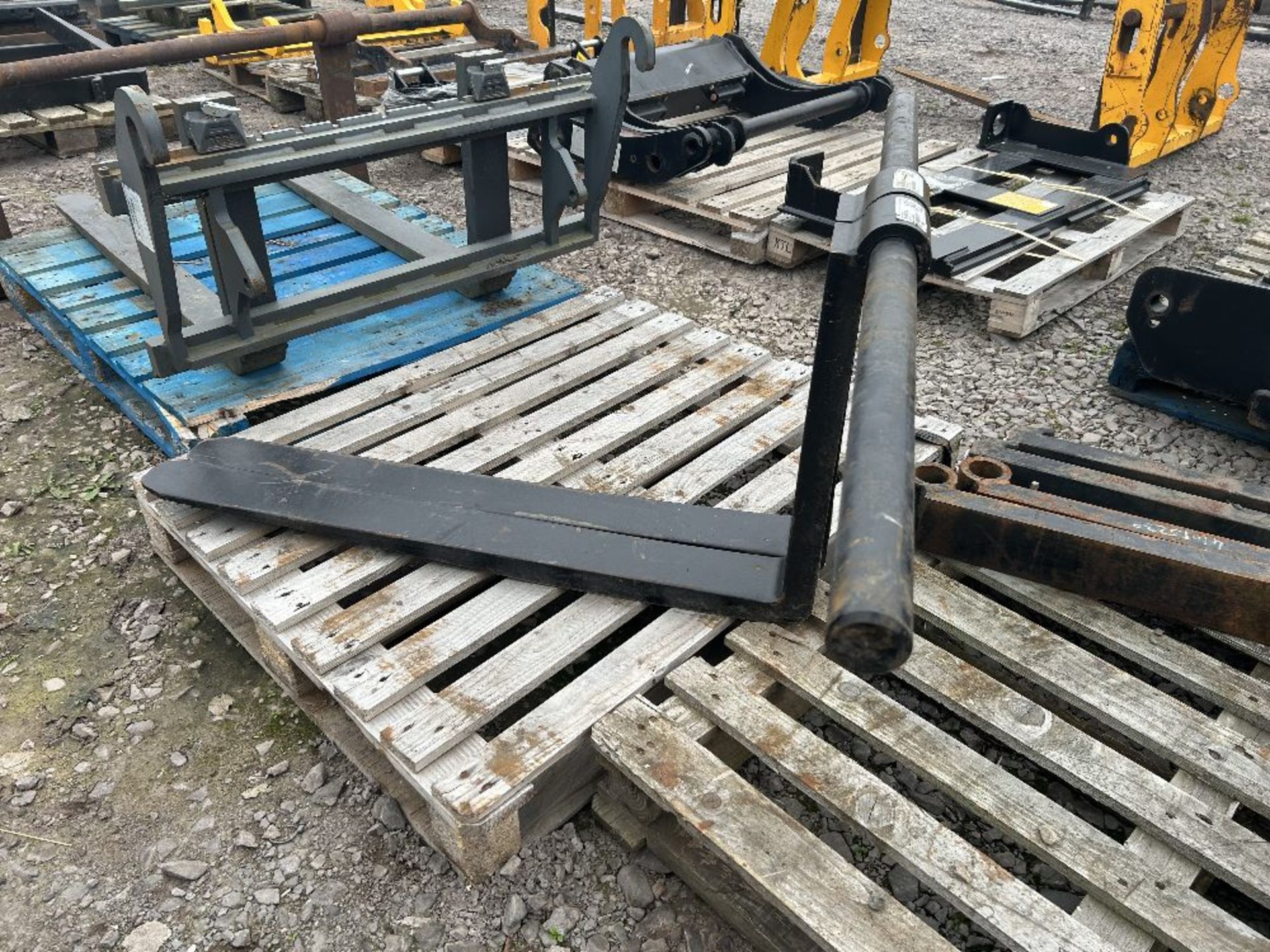 JCB Q-Fit Pallet Tines and 50mm bar(2) JCB 7810885 Forks & BarJCB Forks ...