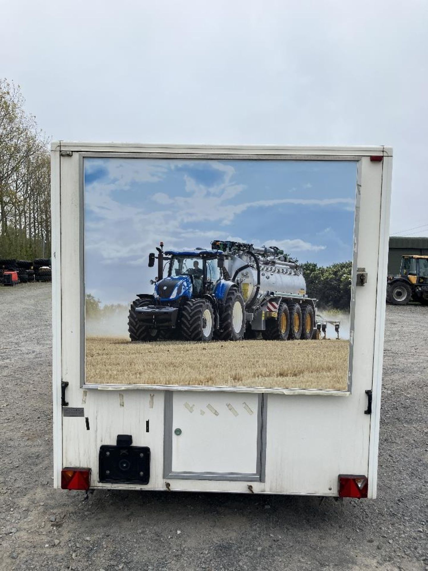 Lynton Trailers Twin Axle 18' Exhibition Box Trailer Capacity ...