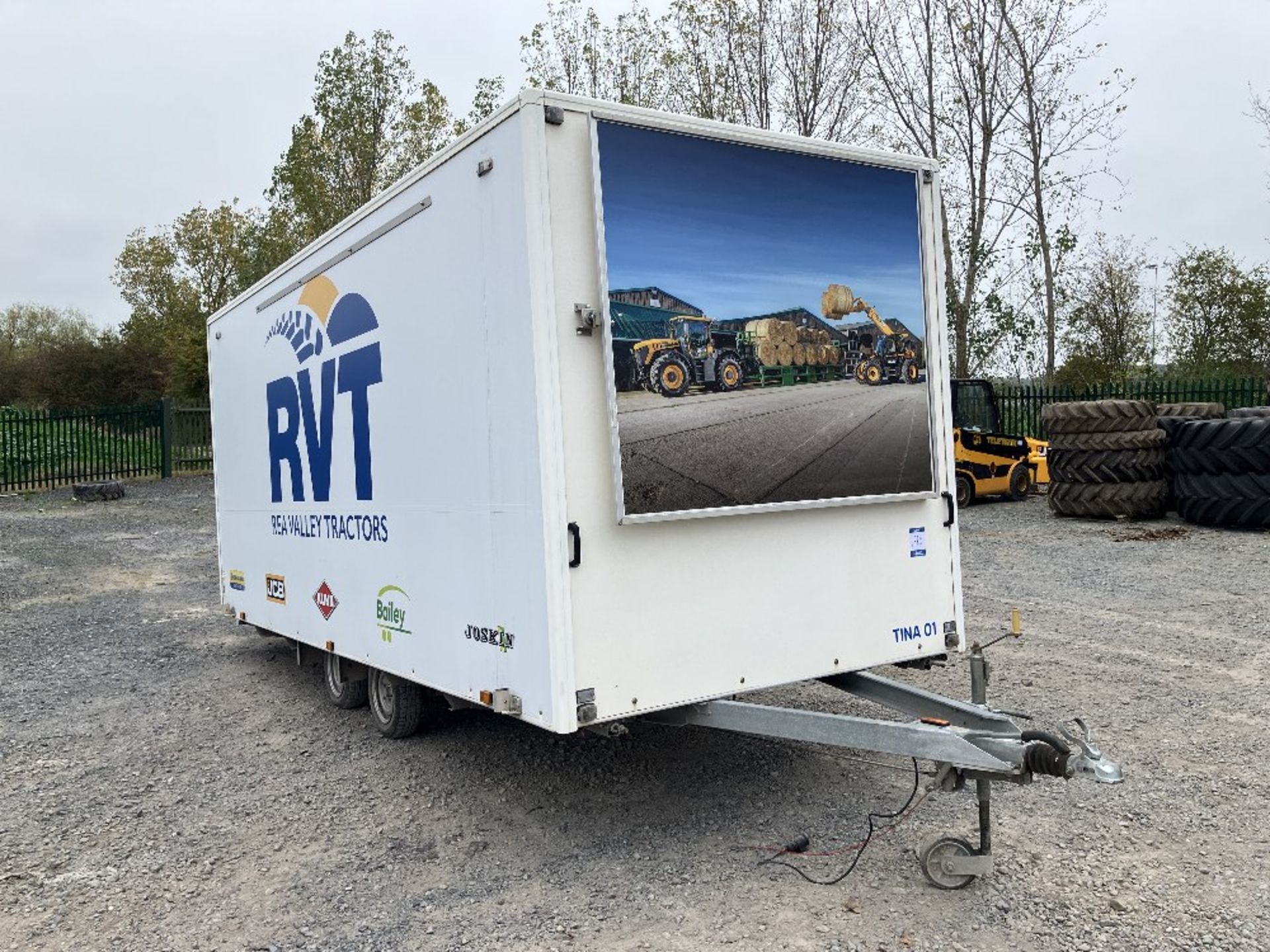 Lynton Trailers Twin Axle 18' Exhibition Box Trailer Capacity ...