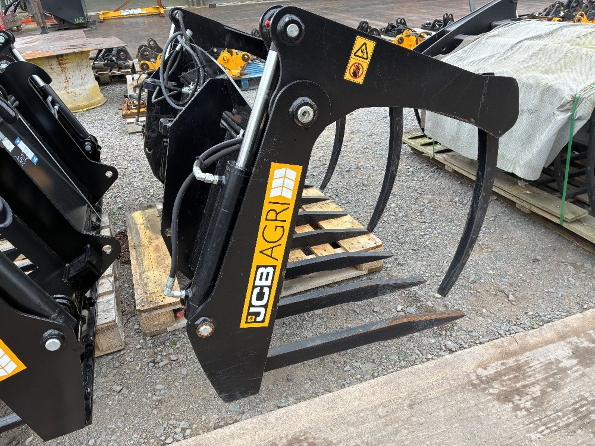 JCB 980/B0027 Power Grab H-H Pin & Conecapacity: 1.8cuWidth: 7'6Serial ...