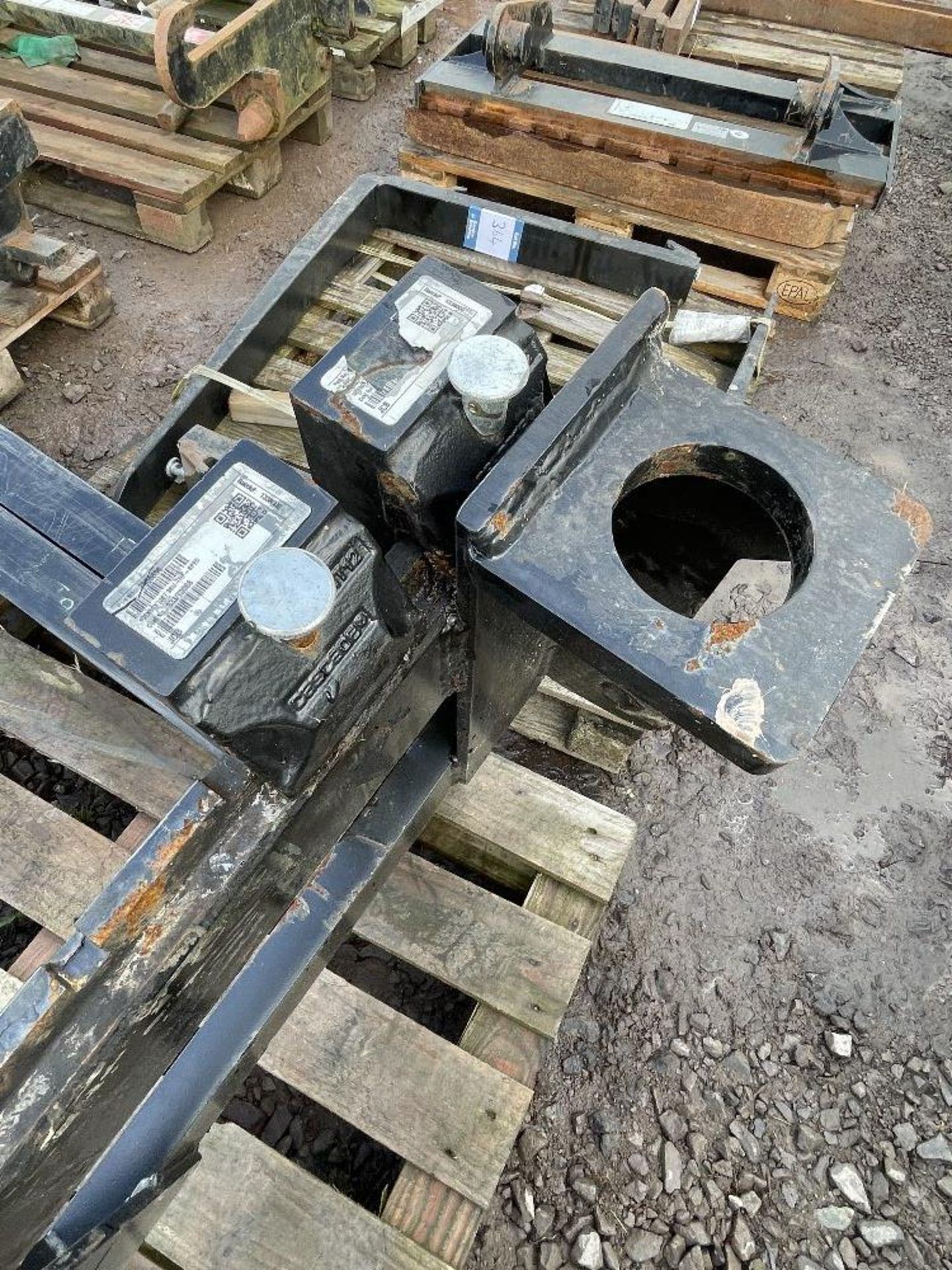 JCB 335B0238 Headstock Attachment With (2) JCB ForksHeadstock Serial ...