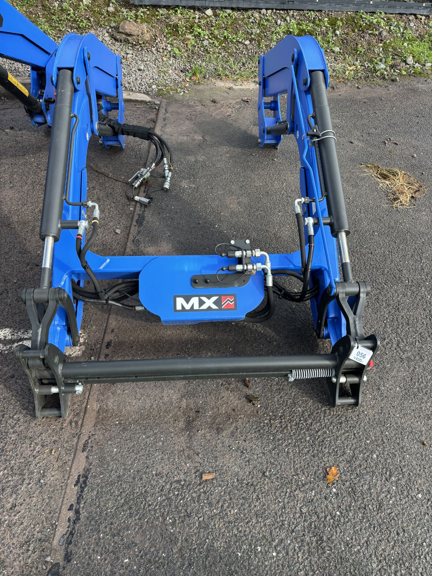MX, C4+, Tractor front end loaderSerial No. M207861-23-025 (2023)