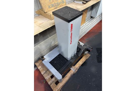 Parlec Parsetter 1500 TMM Tool Presetting Machine