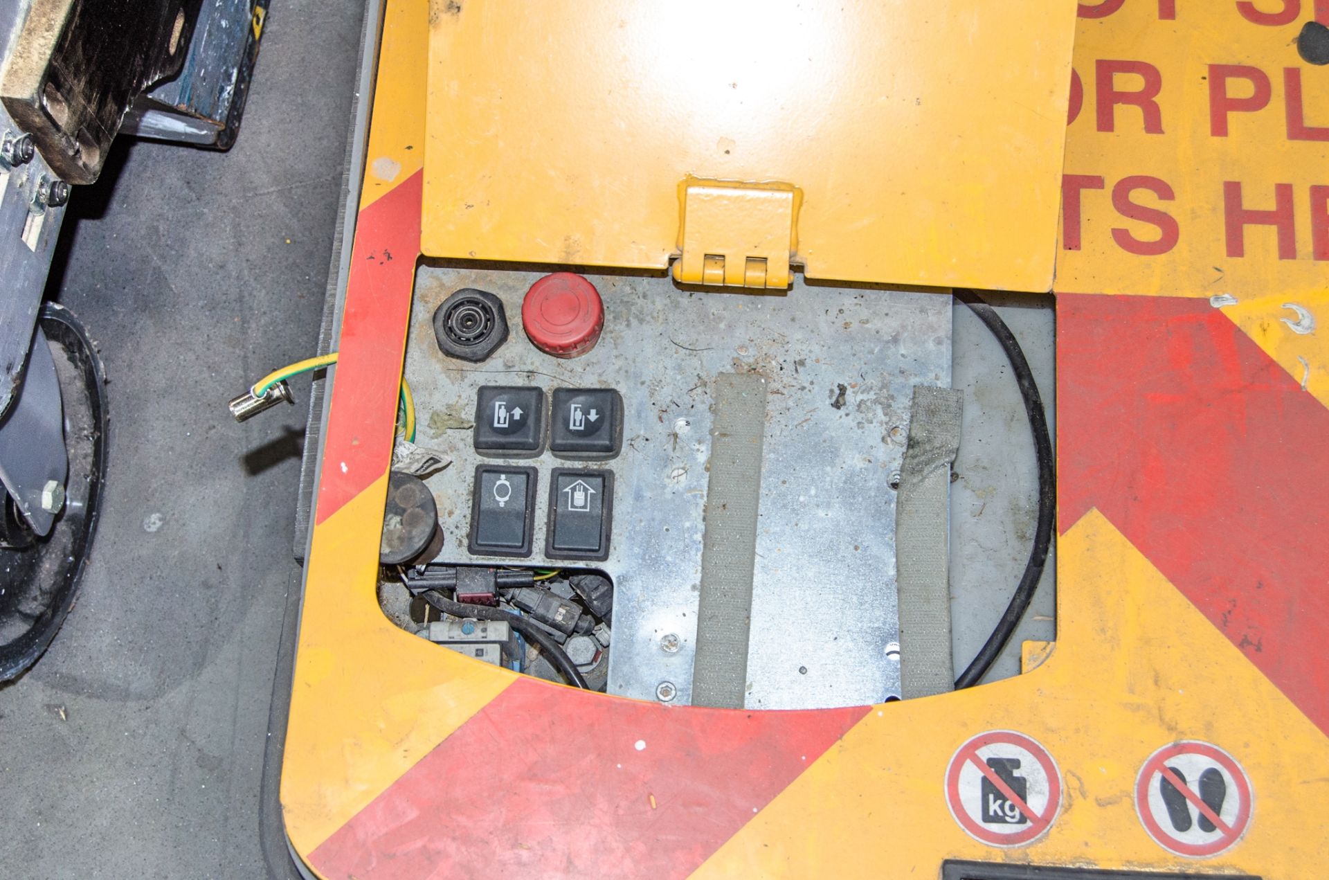 Jungheinrich EKM202 battery electric vertical lift personnel lift 91614239