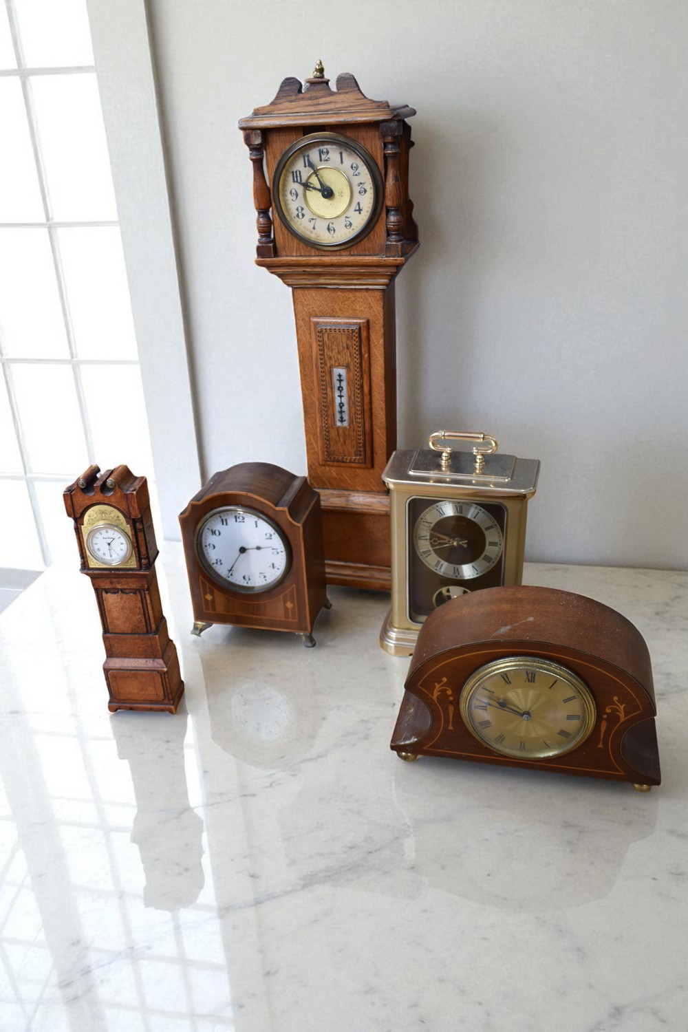 A collection of early to late 20th Century mantle/table clocks ...