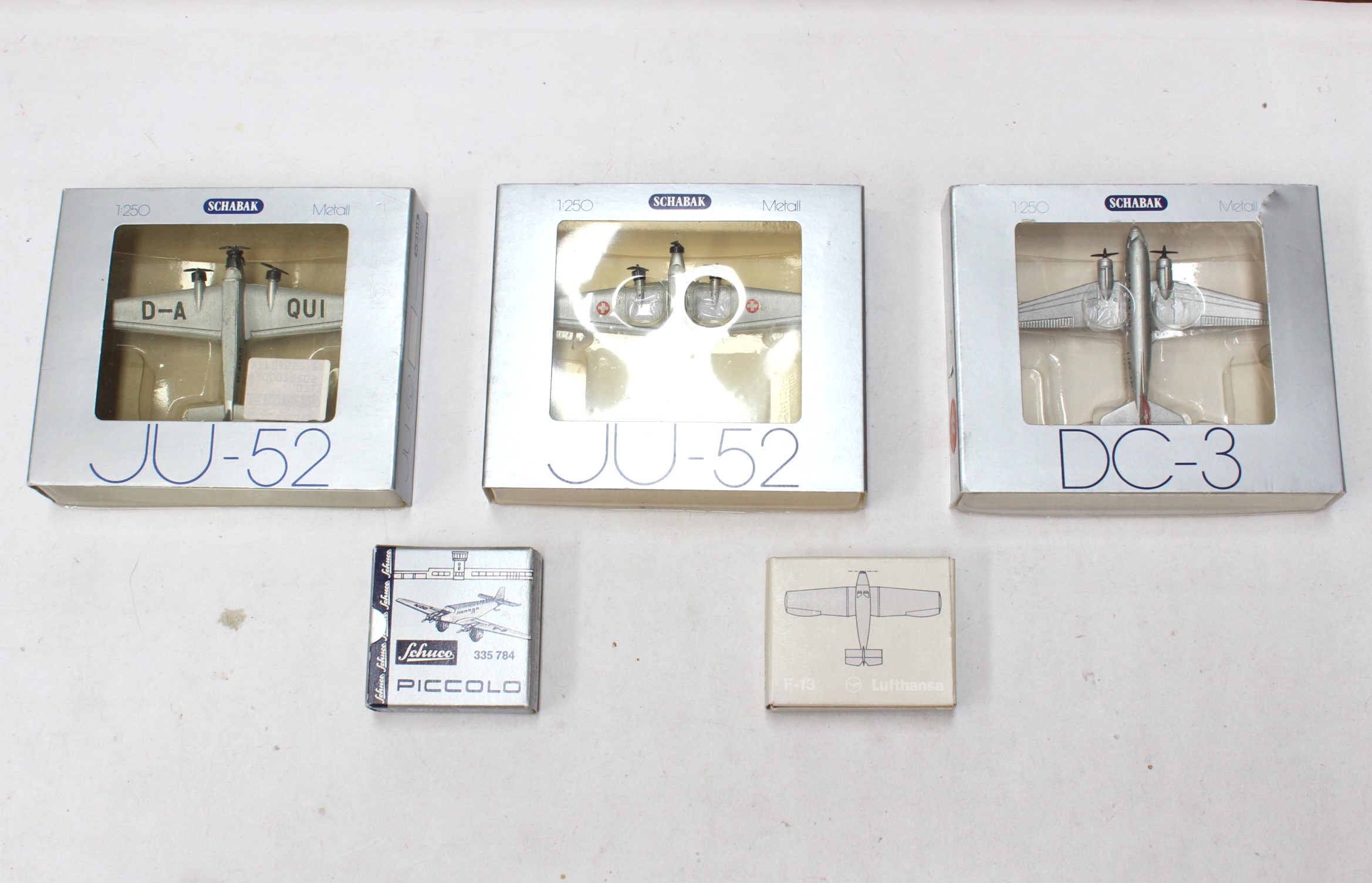 Diecast: A collection of assorted boxed and unboxed diecast aircraft ...