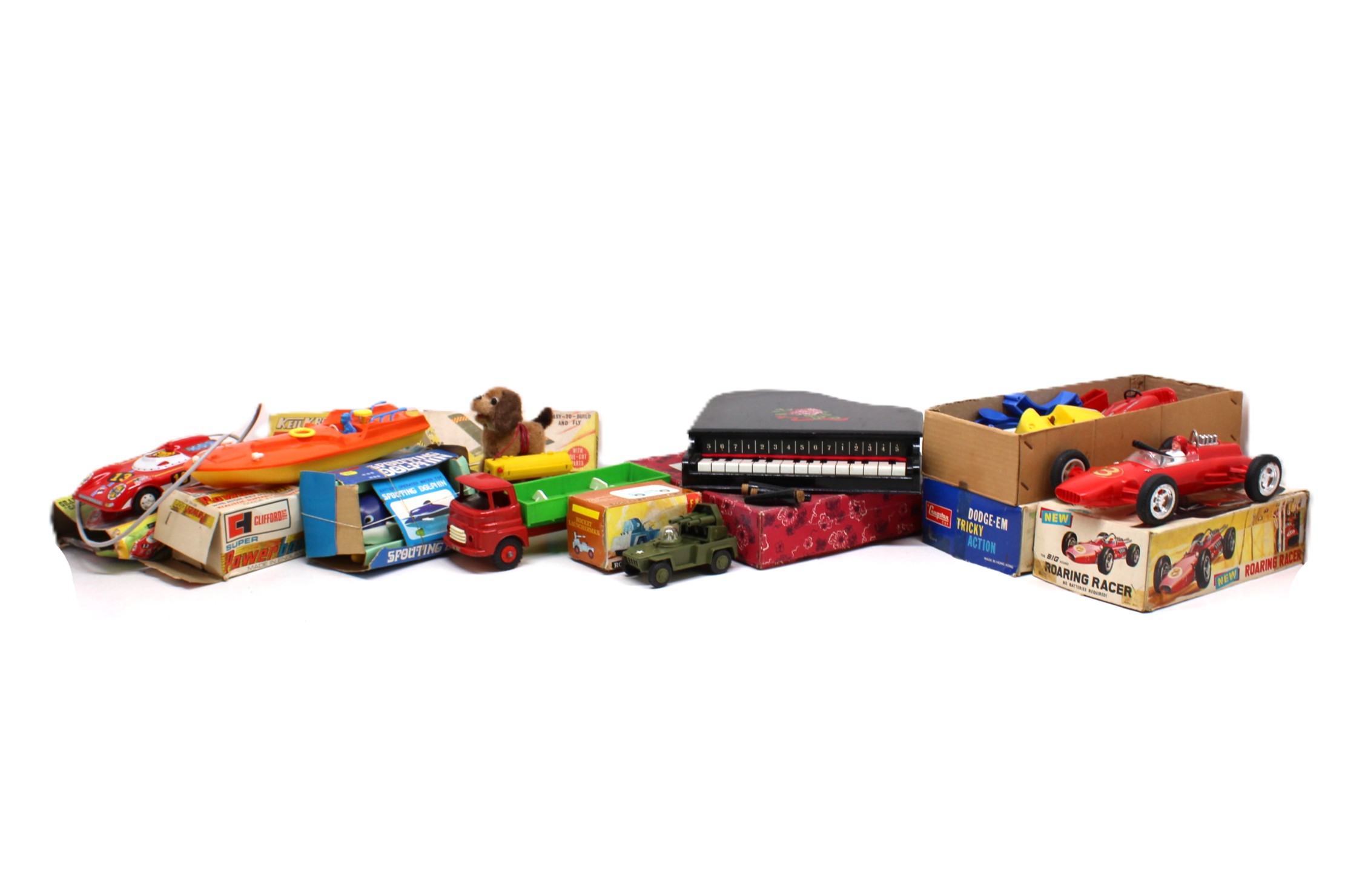 Tinplate: A collection of assorted boxed tinplate and clockwork items ...