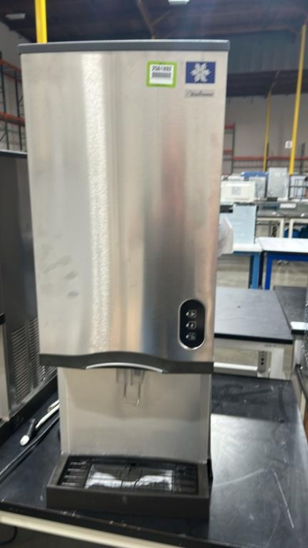 Manitowoc RNS20A-161 Ice Maker with Dispenser. S/n# 1101402159. HIT ...