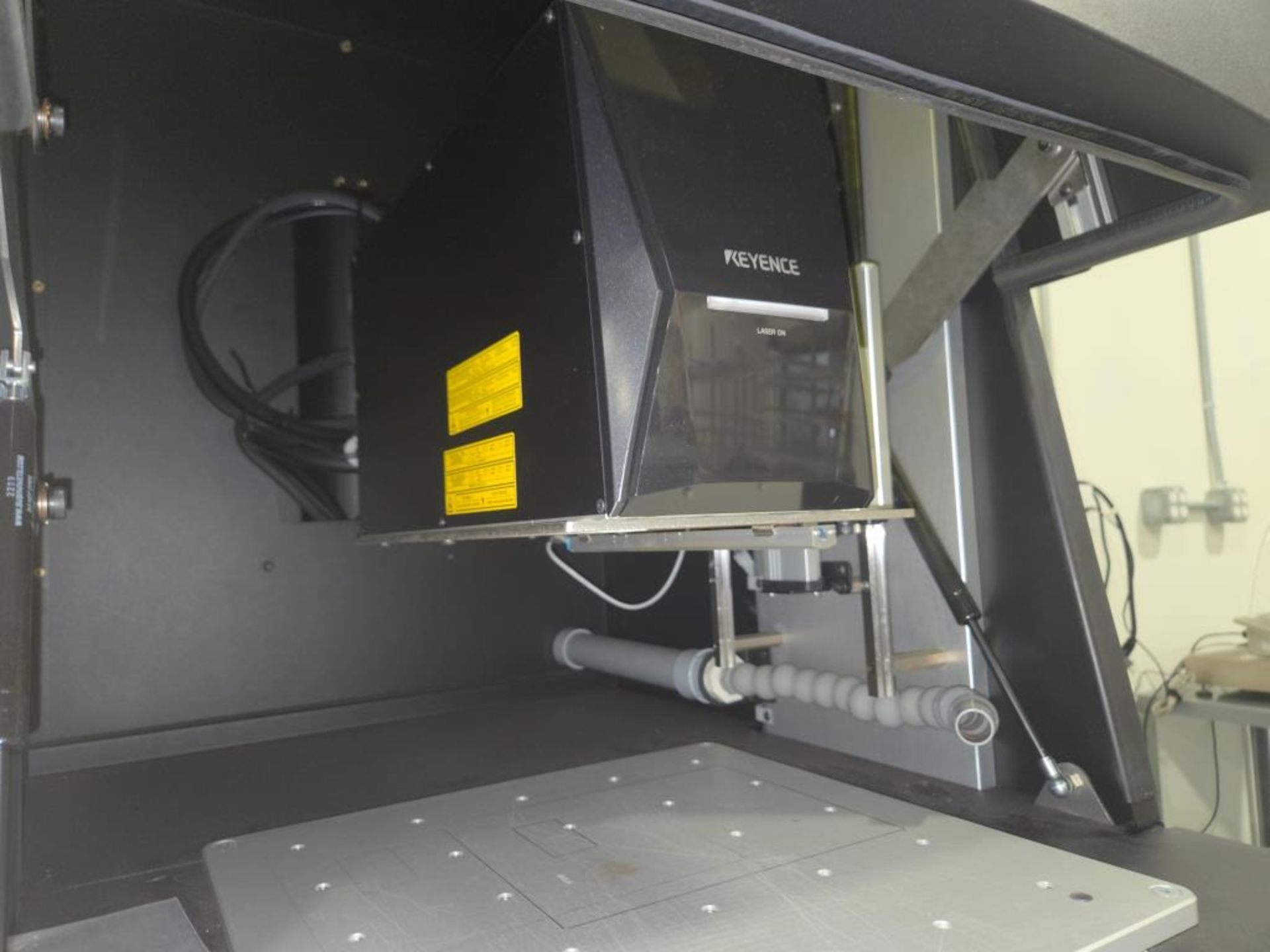 Keyence KE-W1 Industrial Laser Marking System w/ MD-X2500A 3/Axis Laser ...