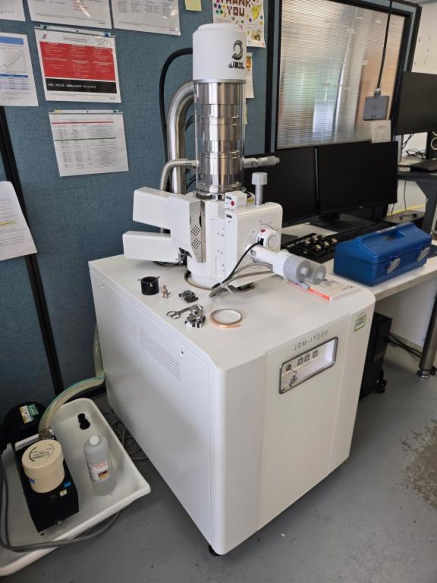 JEOL JSM-IT200 Analytical Scanning Electron Microscope System. System Includes: Controller; Ulvac