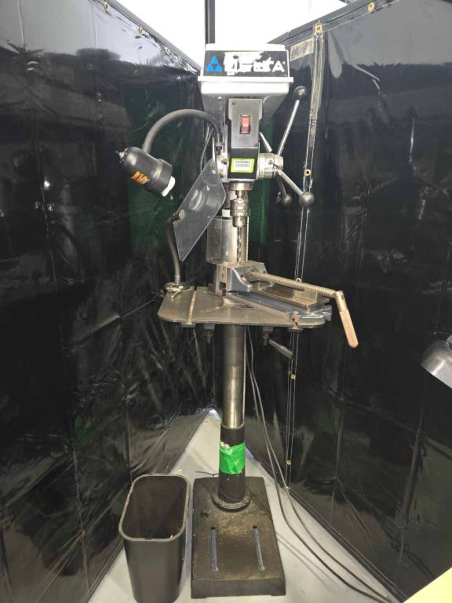 Delta 17-XL Pedestal Drill Press w/ Lighting. Includes 6" Bench Vise ...