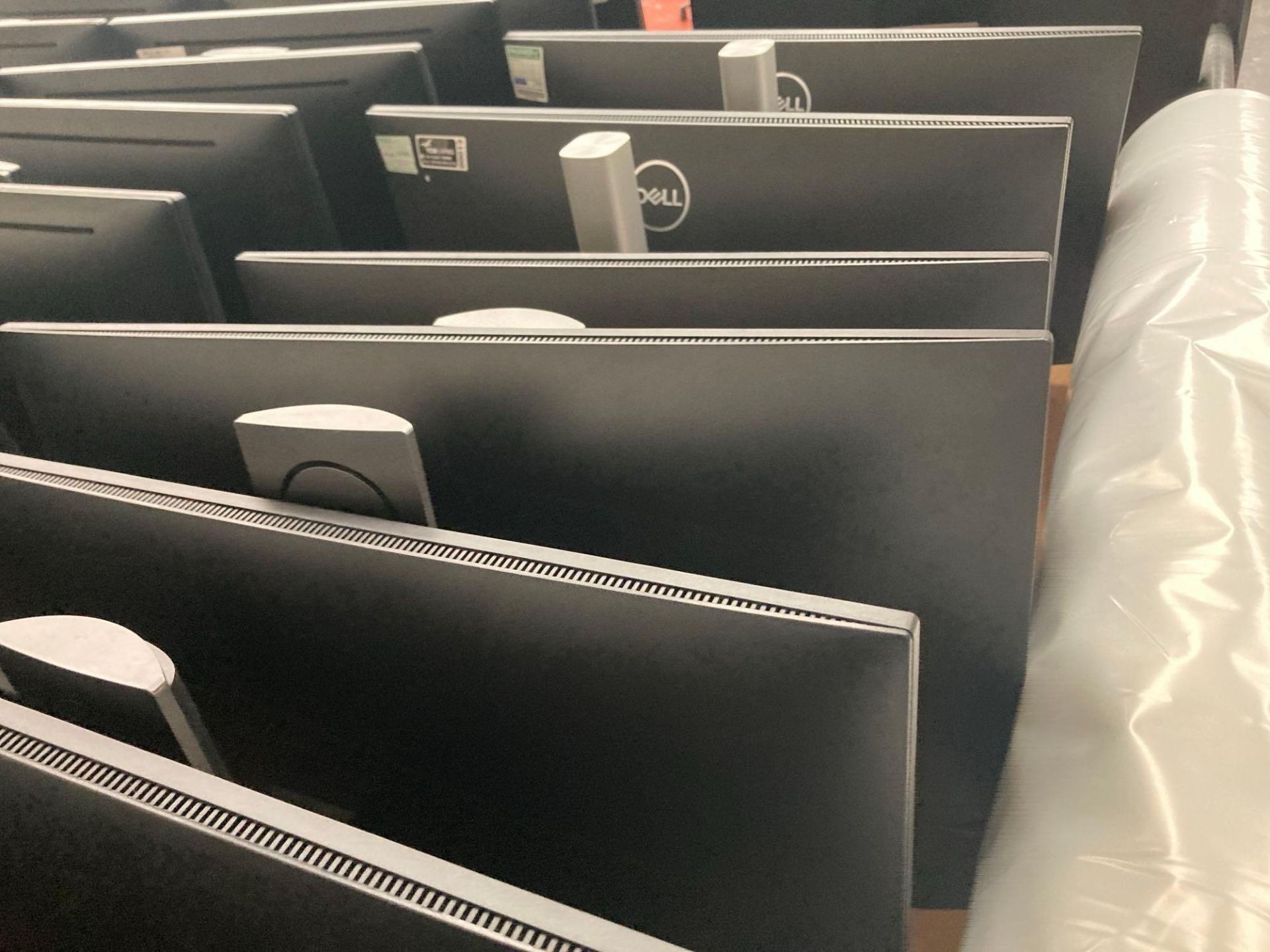 10 DELL PC Monitors. Please note this item is located in Dudley