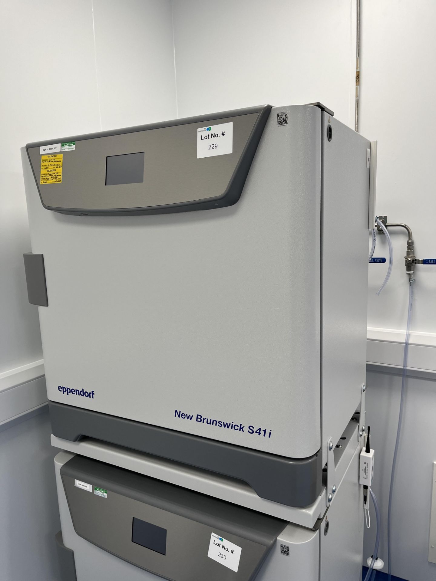1: Eppendorf, New Brunswick S41i, CO2 Incubator Shaker