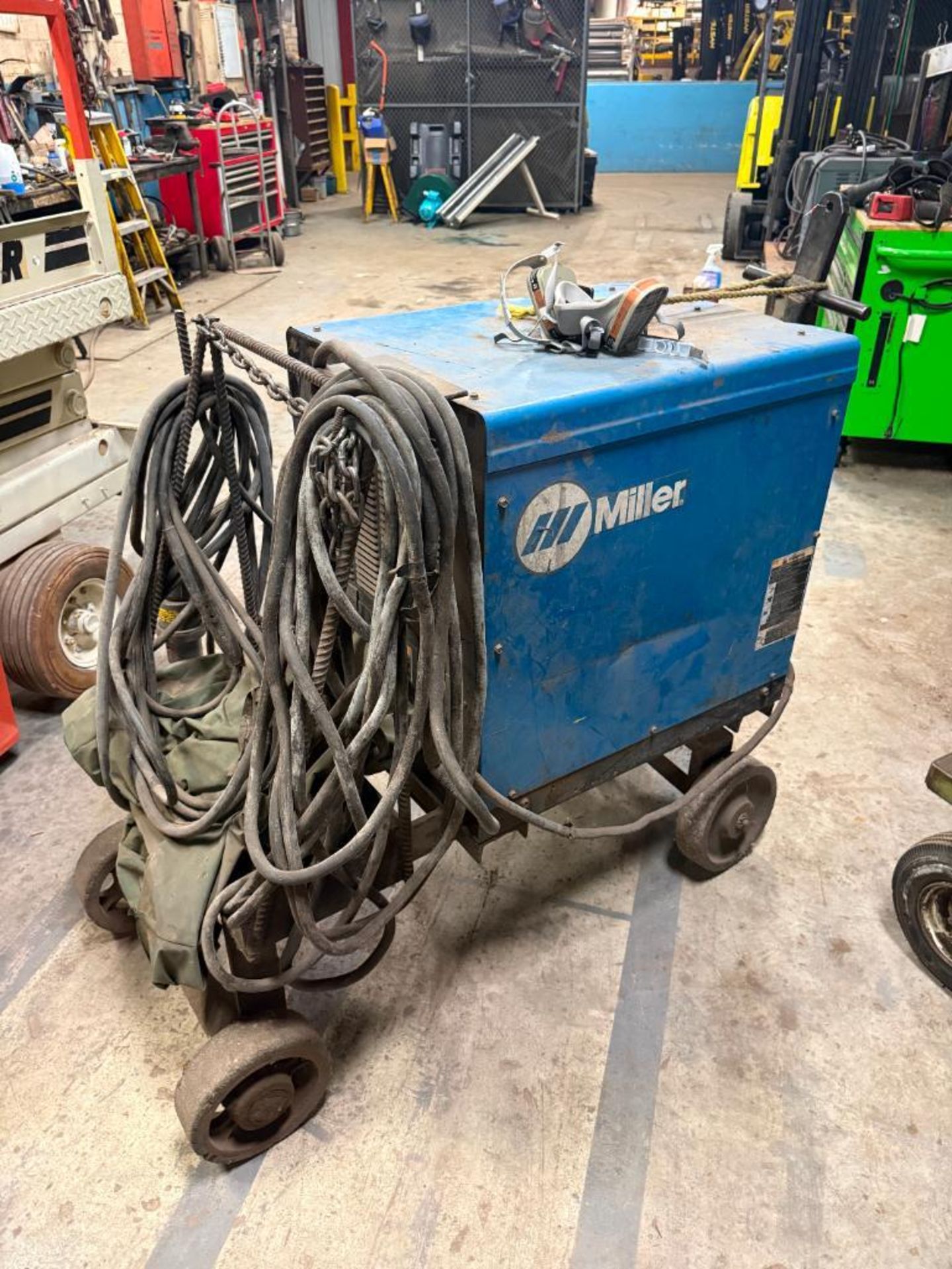 MILLER WELDMASTER GOLD STAR 302 WELDER