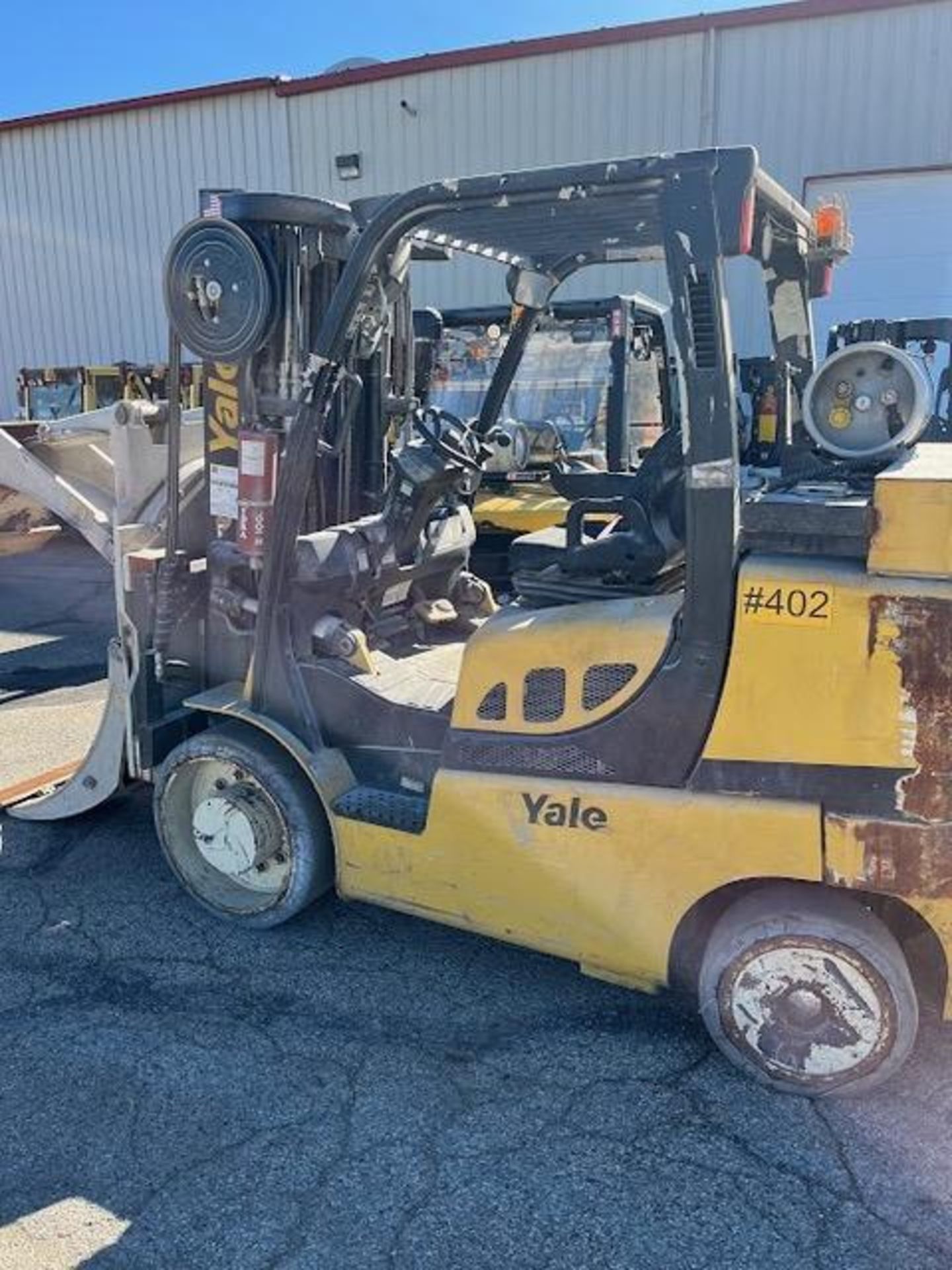 15,500 POUND YALE GLC155 ROLL CLAMP TRUCK WITH 84" CASCADE CLAMP ...